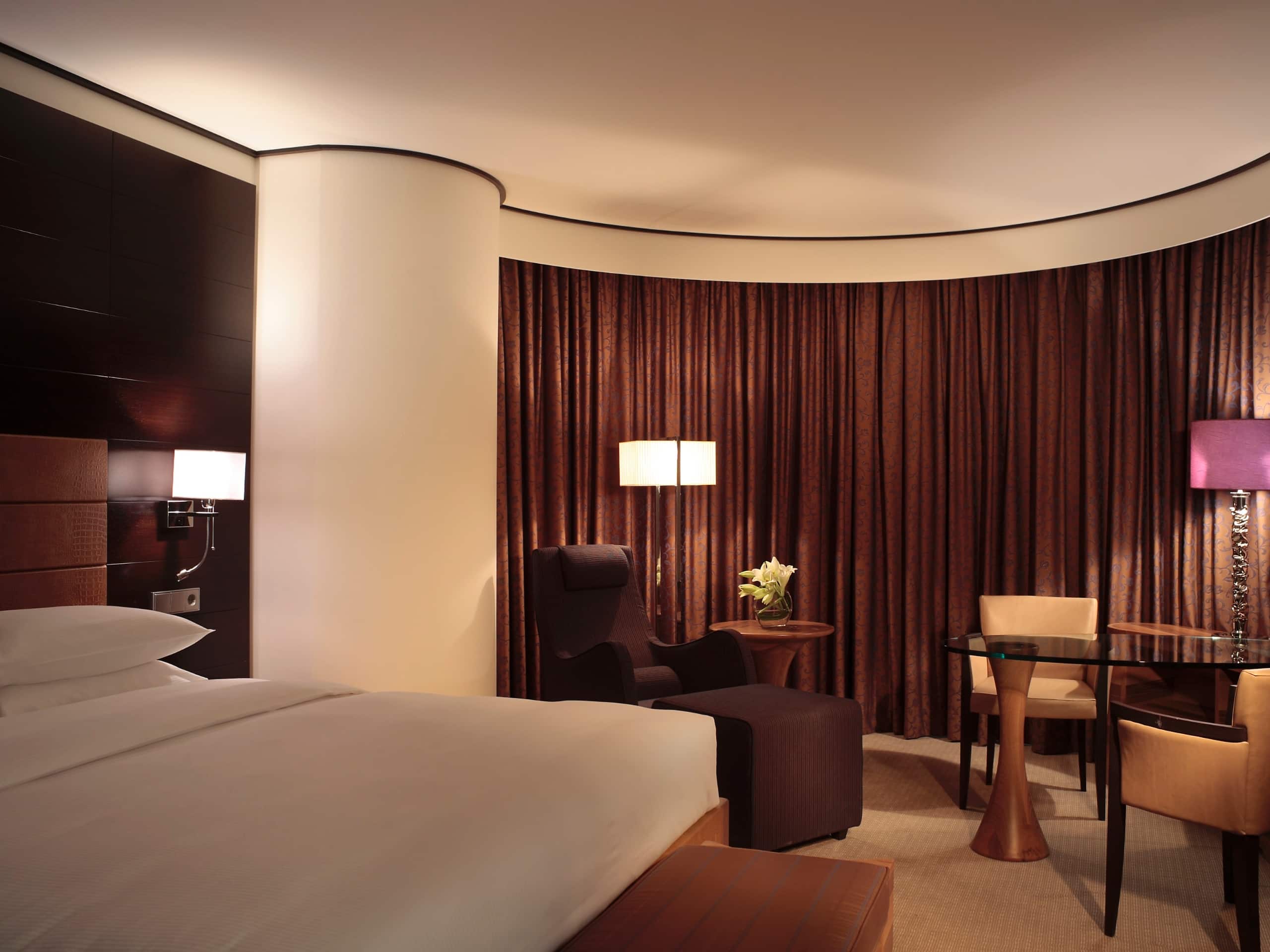 Spacious rooms and suites with scenic Kiev city views | Hyatt Regency Kyiv