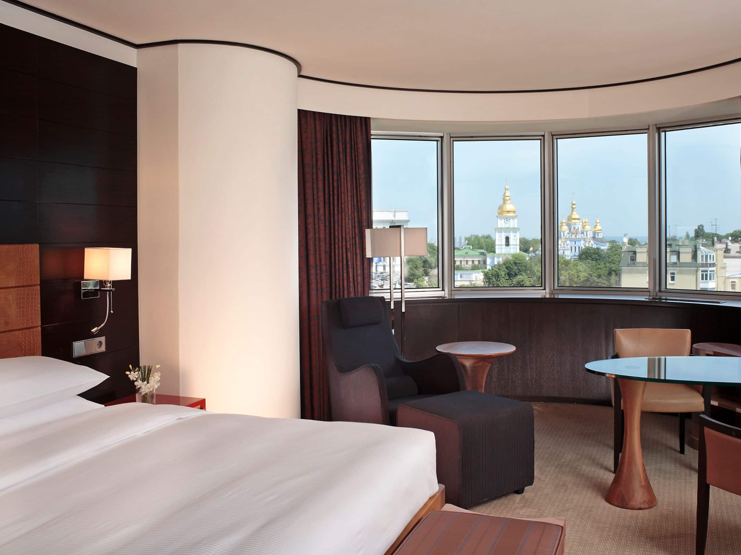 Spacious rooms and suites with scenic Kiev city views | Hyatt Regency Kyiv