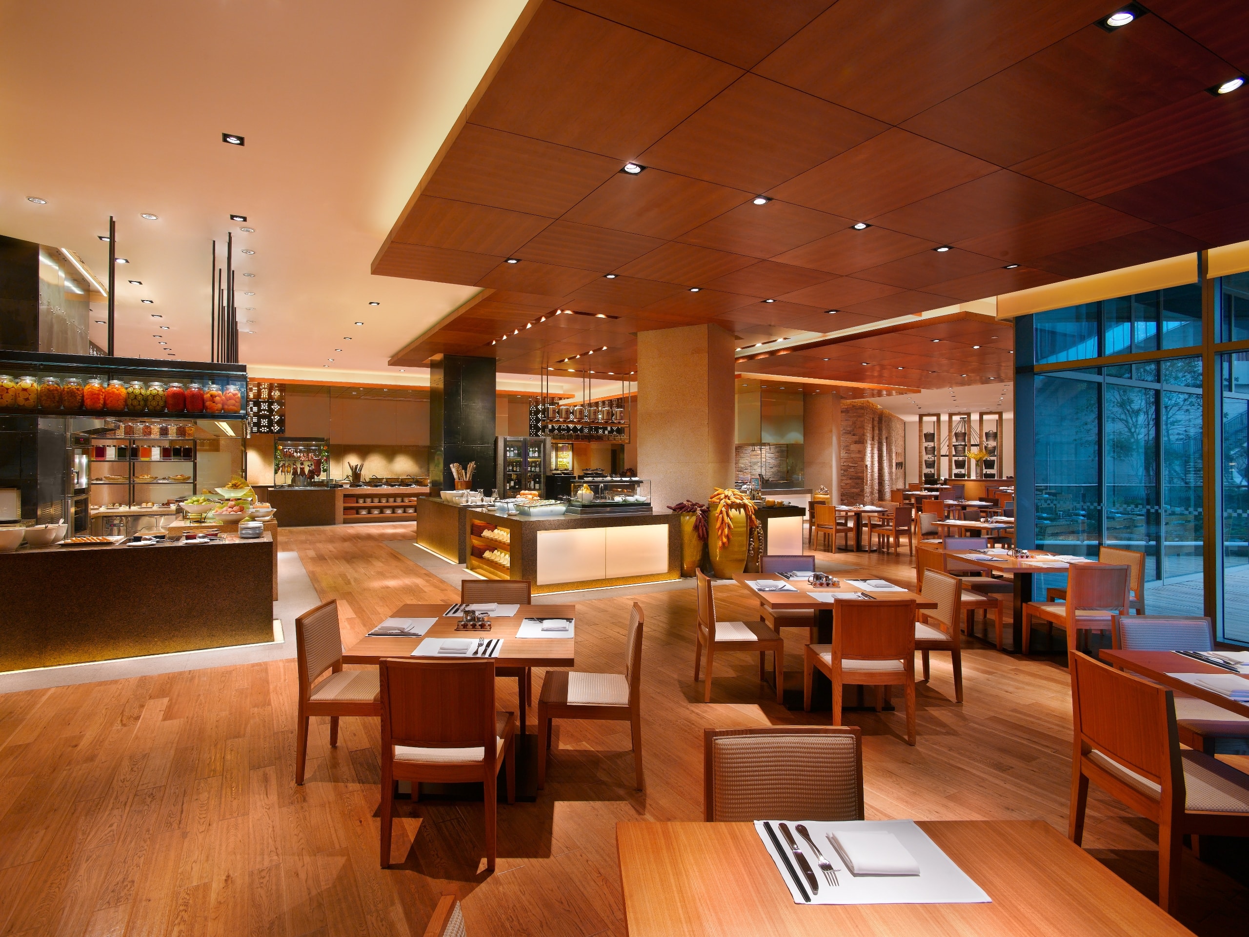 Surrounded by the greeneries and waterfall│Hyatt Regency Guiyang