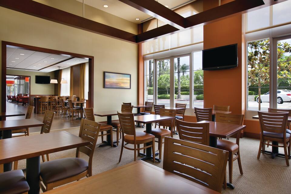 Hotel Photos | Hyatt Place Riverside/Downtown