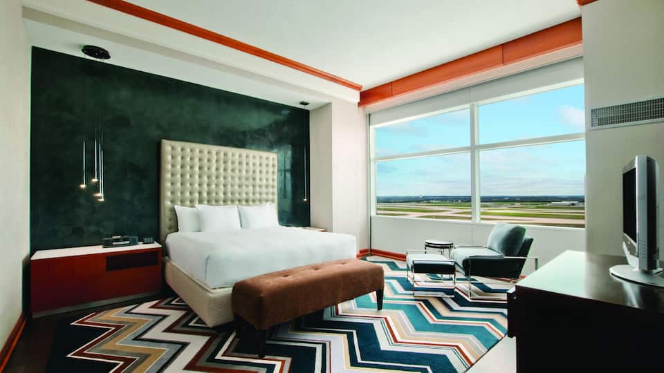 DFW Airport Hotel Suites With Runway Views | Grand Hyatt DFW