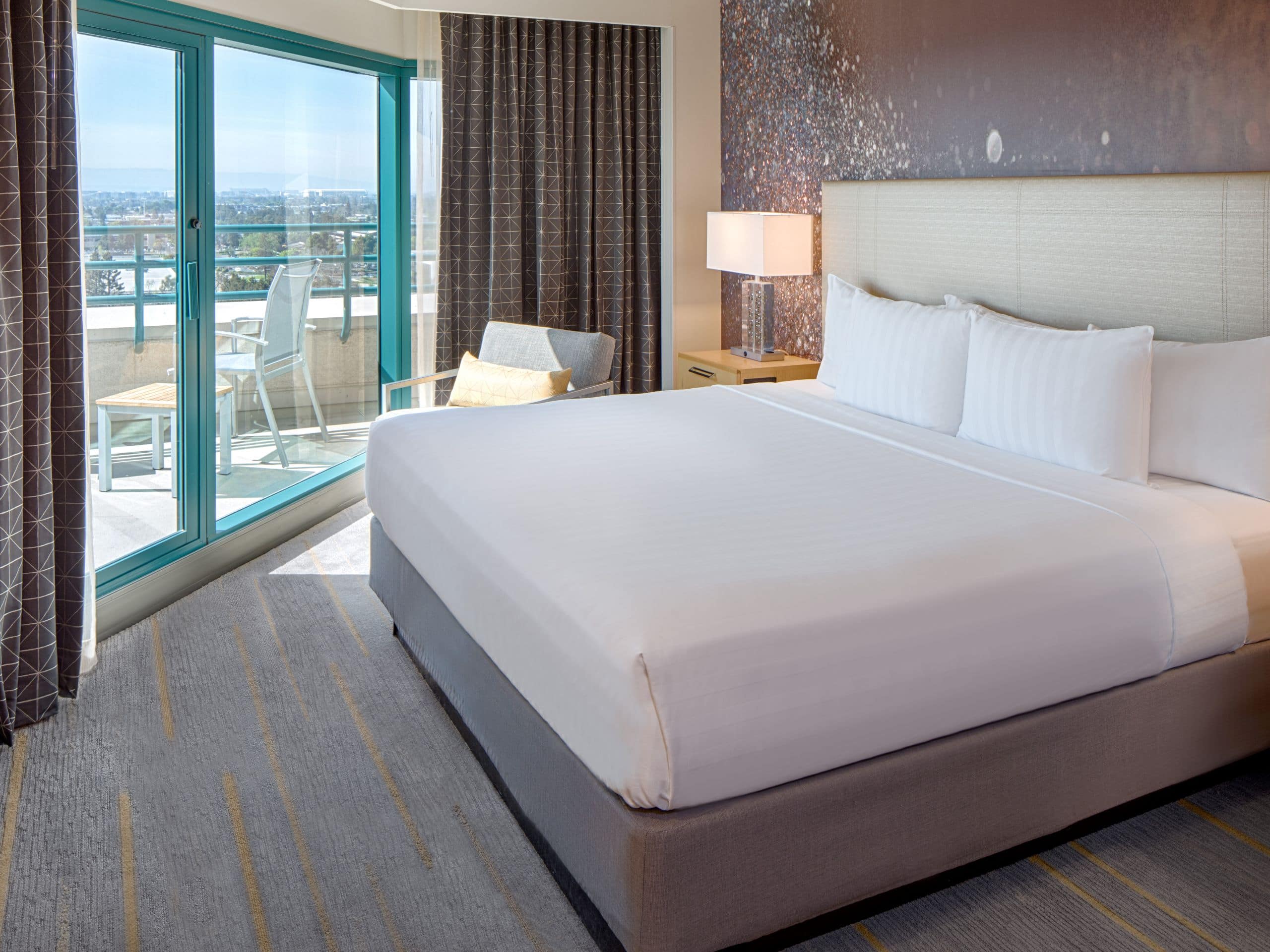 Hotel Rooms & Suites Near Great America | Hyatt Regency Santa Clara