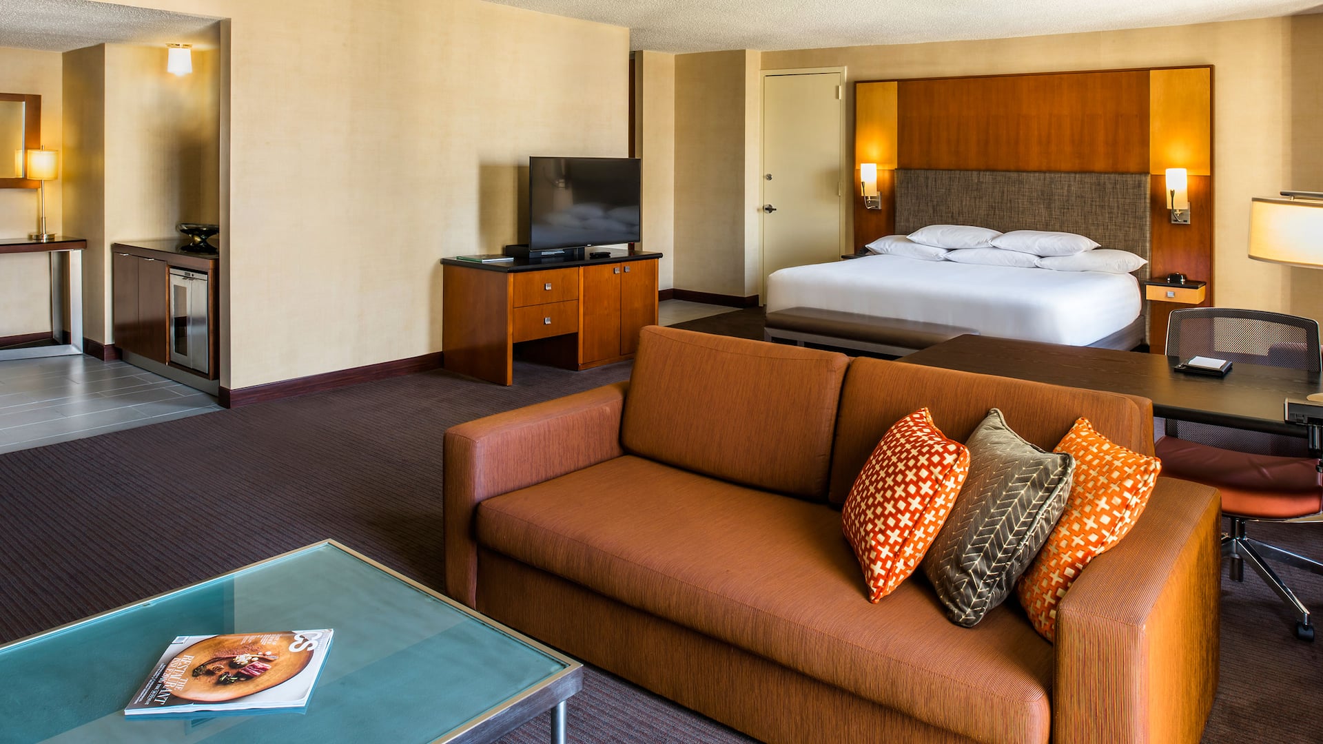 Urban Downtown Chicago Hotel Riverwalk | Hyatt Regency Chicago