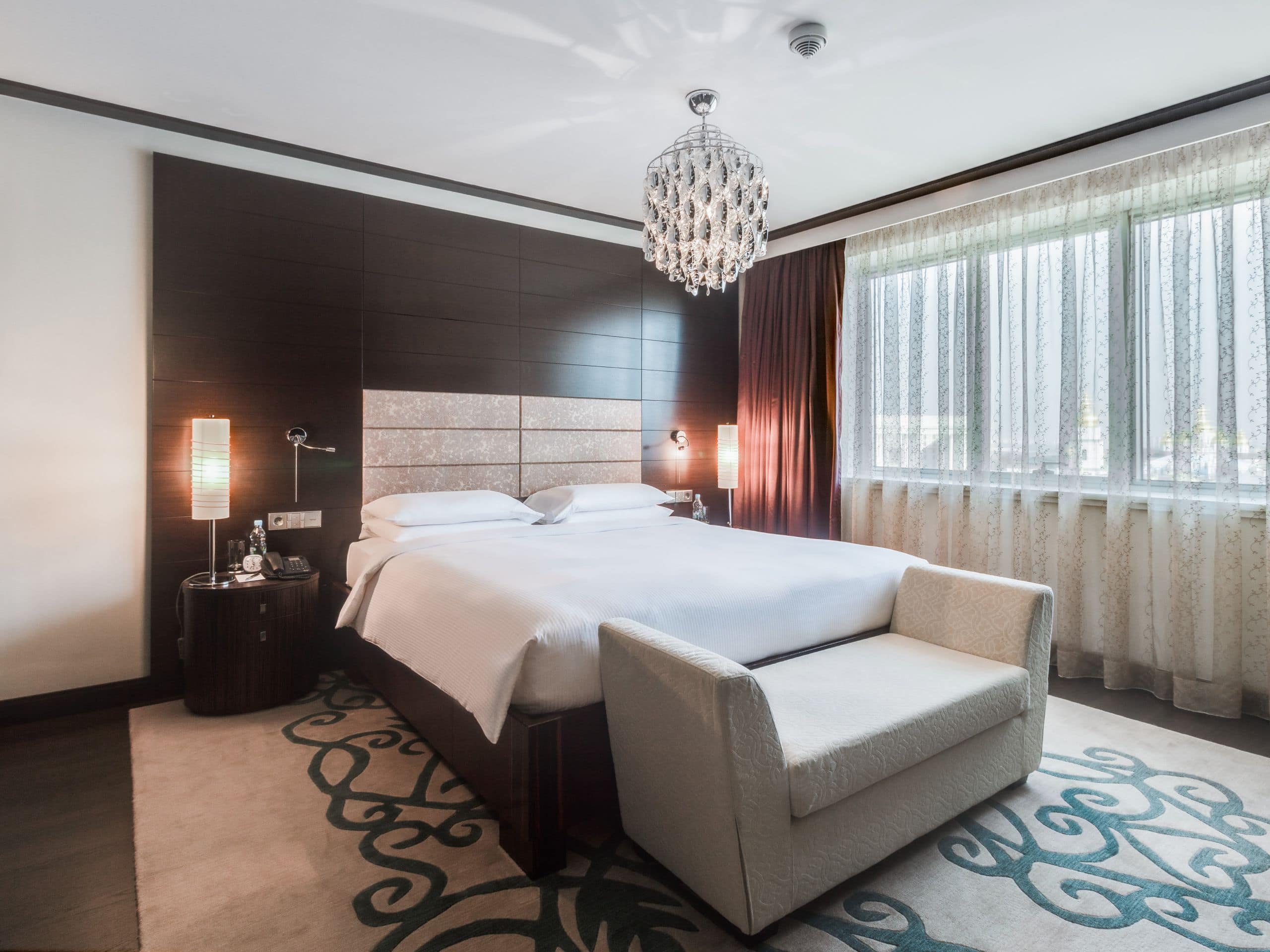 Spacious rooms and suites with scenic Kiev city views | Hyatt Regency Kyiv