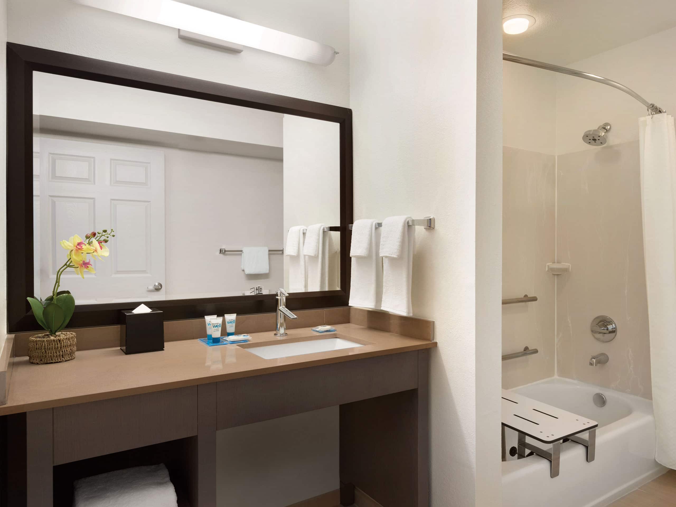 Extended Stay Hotel Rooms near Miami Airport | Hyatt House Miami