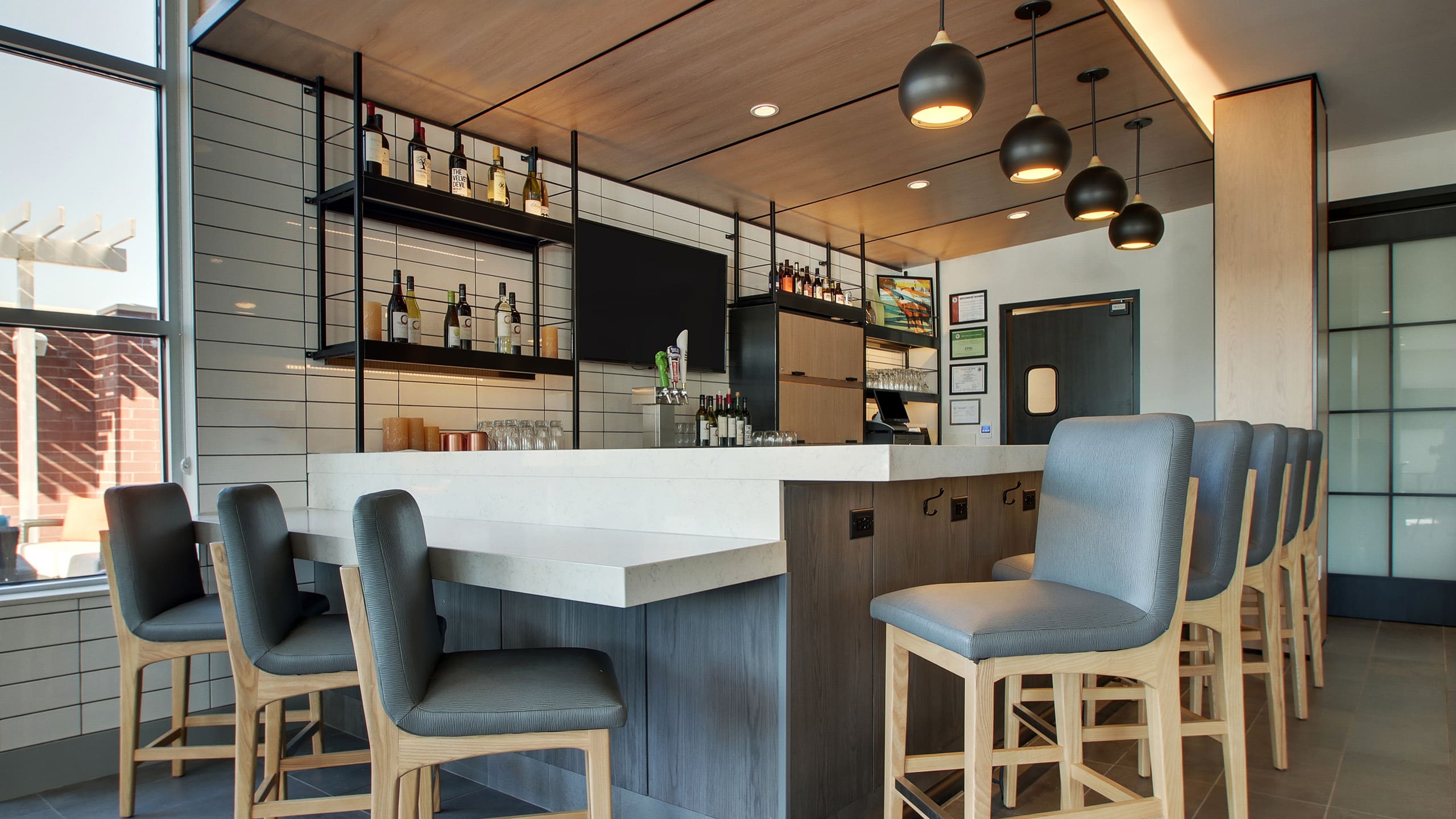 Hotel Dining in Oak Brook, IL | Hyatt House Chicago / Oak Brook