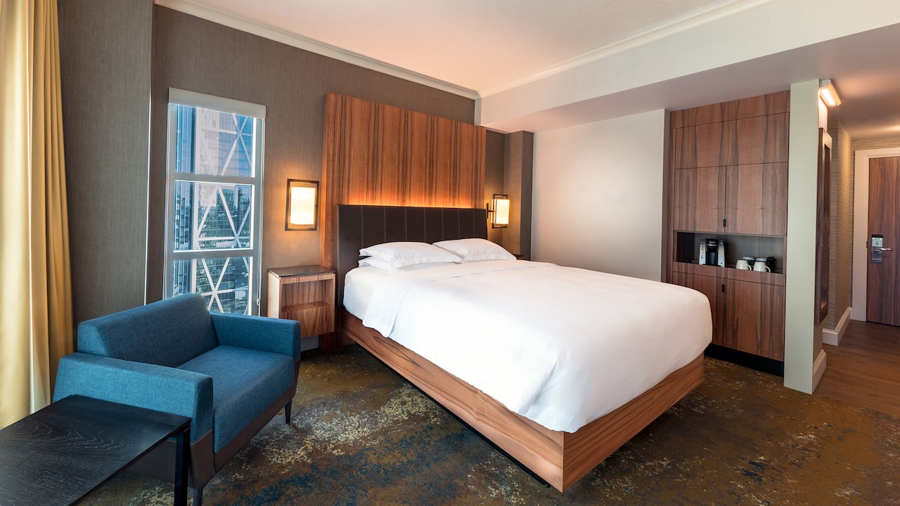 Hotel Rooms & Suites in Downtown Calgary | Hyatt Regency Calgary