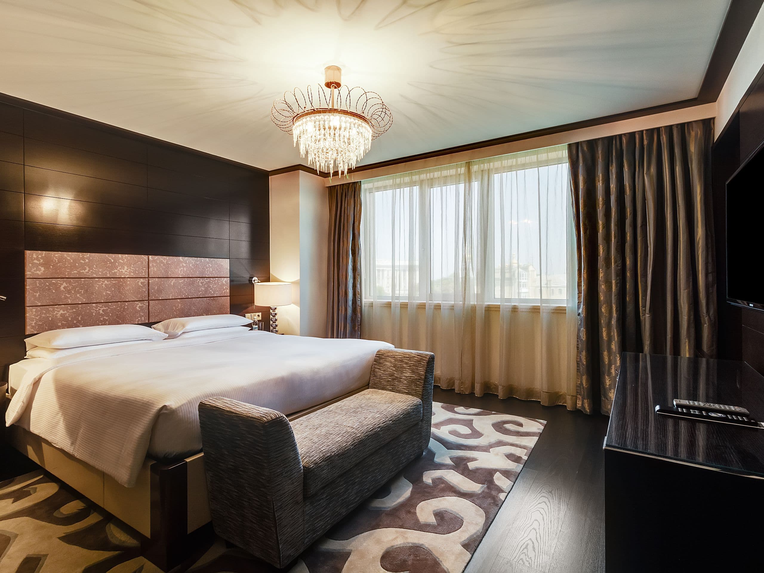 Spacious rooms and suites with scenic Kiev city views | Hyatt Regency Kyiv