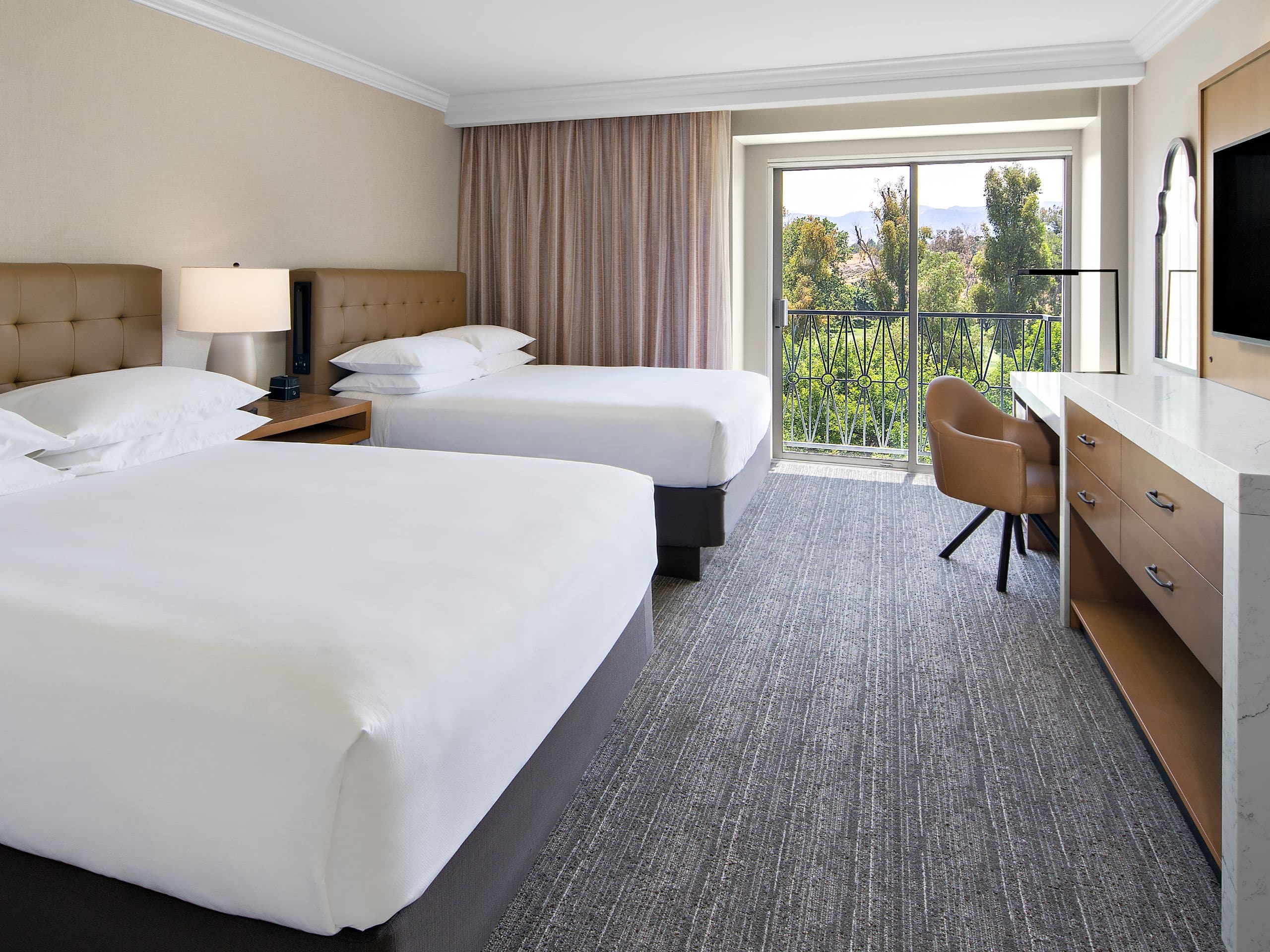 Pet-Friendly Hotels in Santa Clarita | Hyatt Regency Valencia