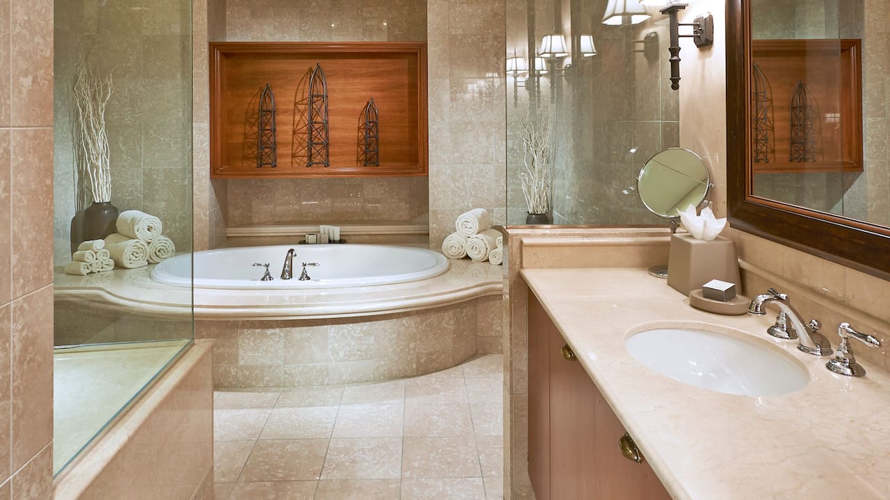 Hotel Rooms & Suites in Downtown Calgary | Hyatt Regency Calgary