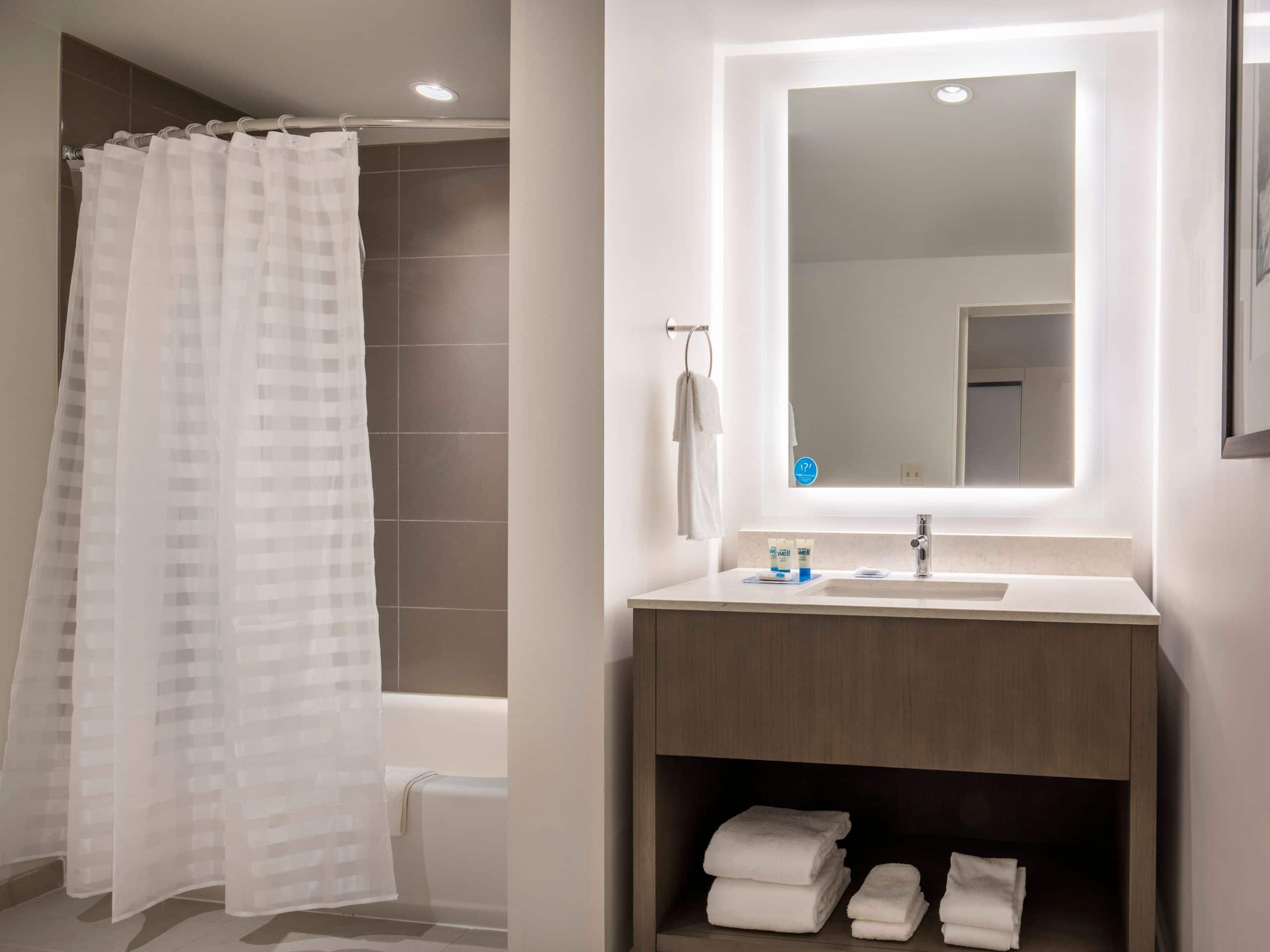 Quad Cities Hotel Rooms | Hyatt House East Moline / Quad Cities