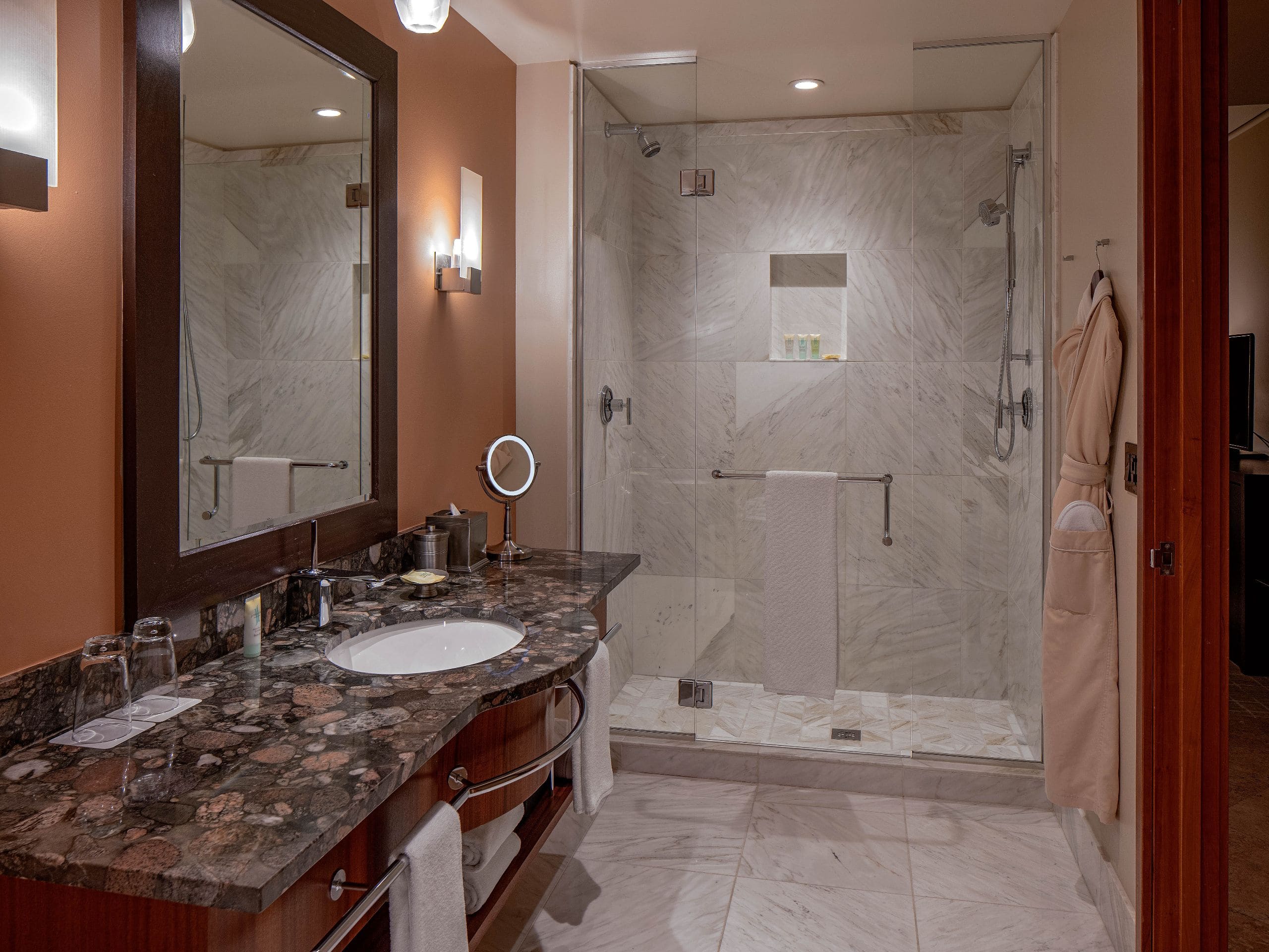 Seattle Hotel Rooms & Suites With Hot Tub | Grand Hyatt Seattle