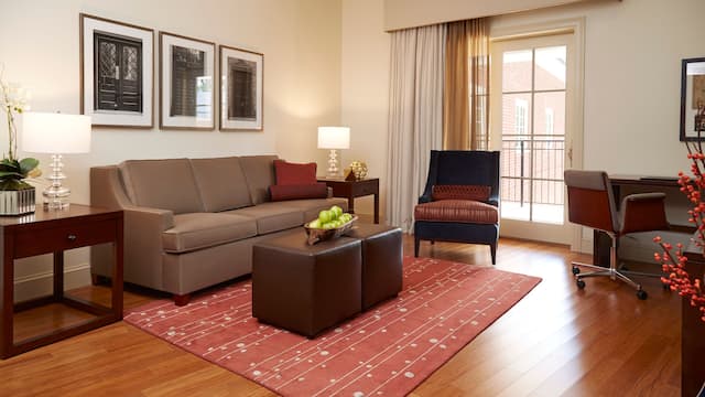 Spacious Hotel Rooms & Suites Near Dean Smith Center | Rizzo Center