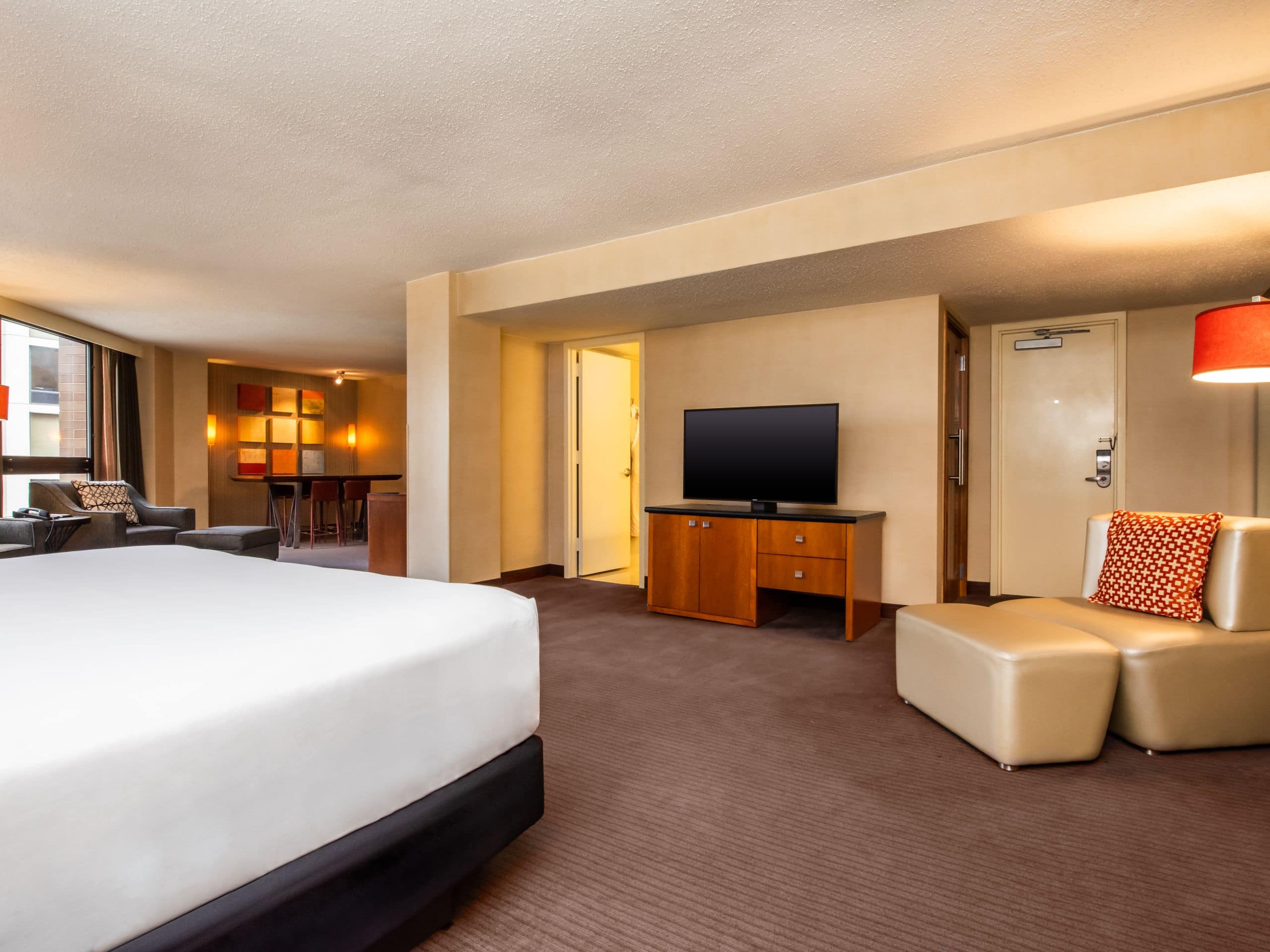 Spacious Hotel Suites in Downtown Chicago | Hyatt Regency Chicago