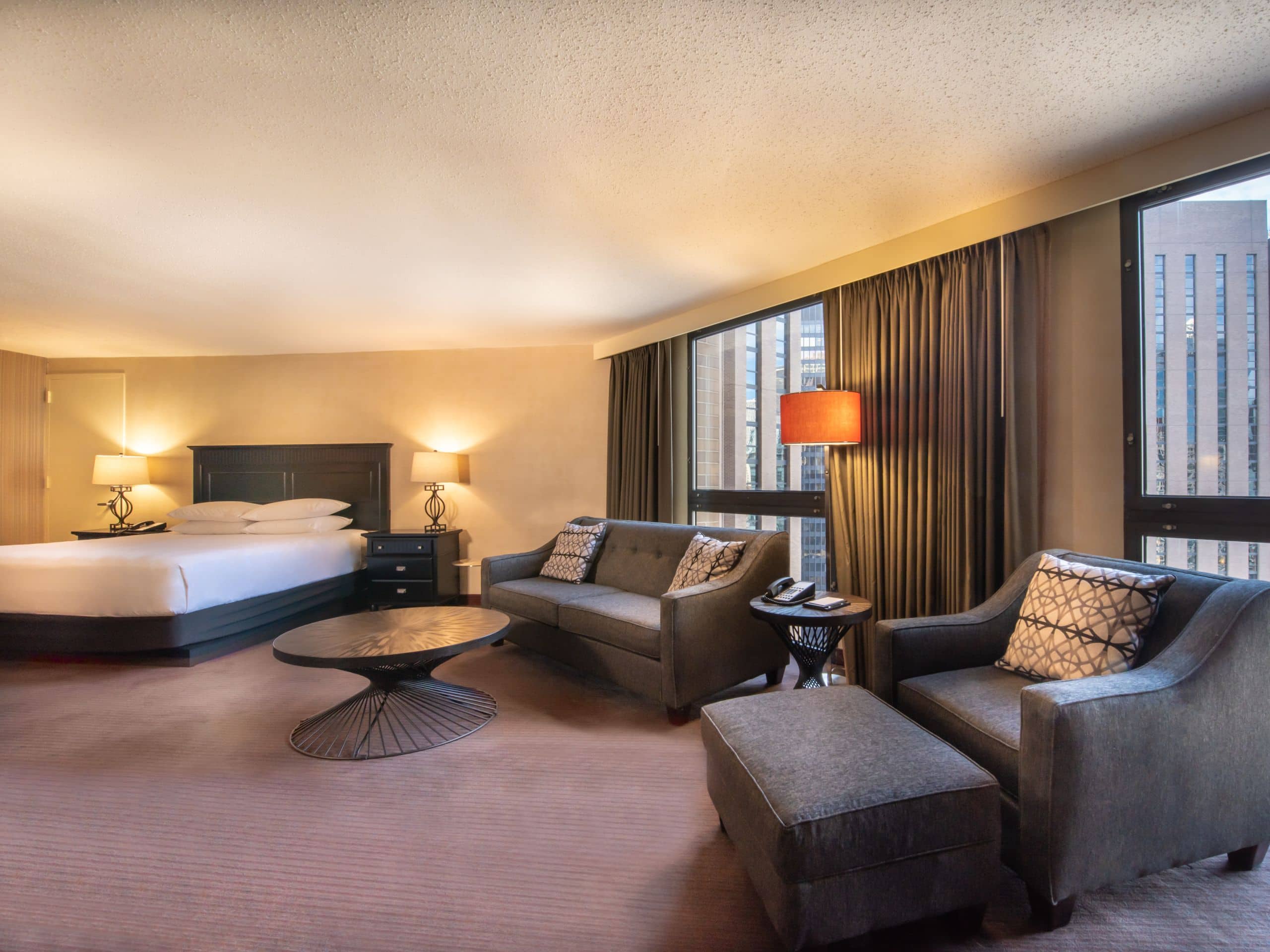 Spacious Hotel Suites in Downtown Chicago | Hyatt Regency Chicago