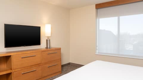 Hotel Photos | Hyatt Place Detroit / Royal Oak