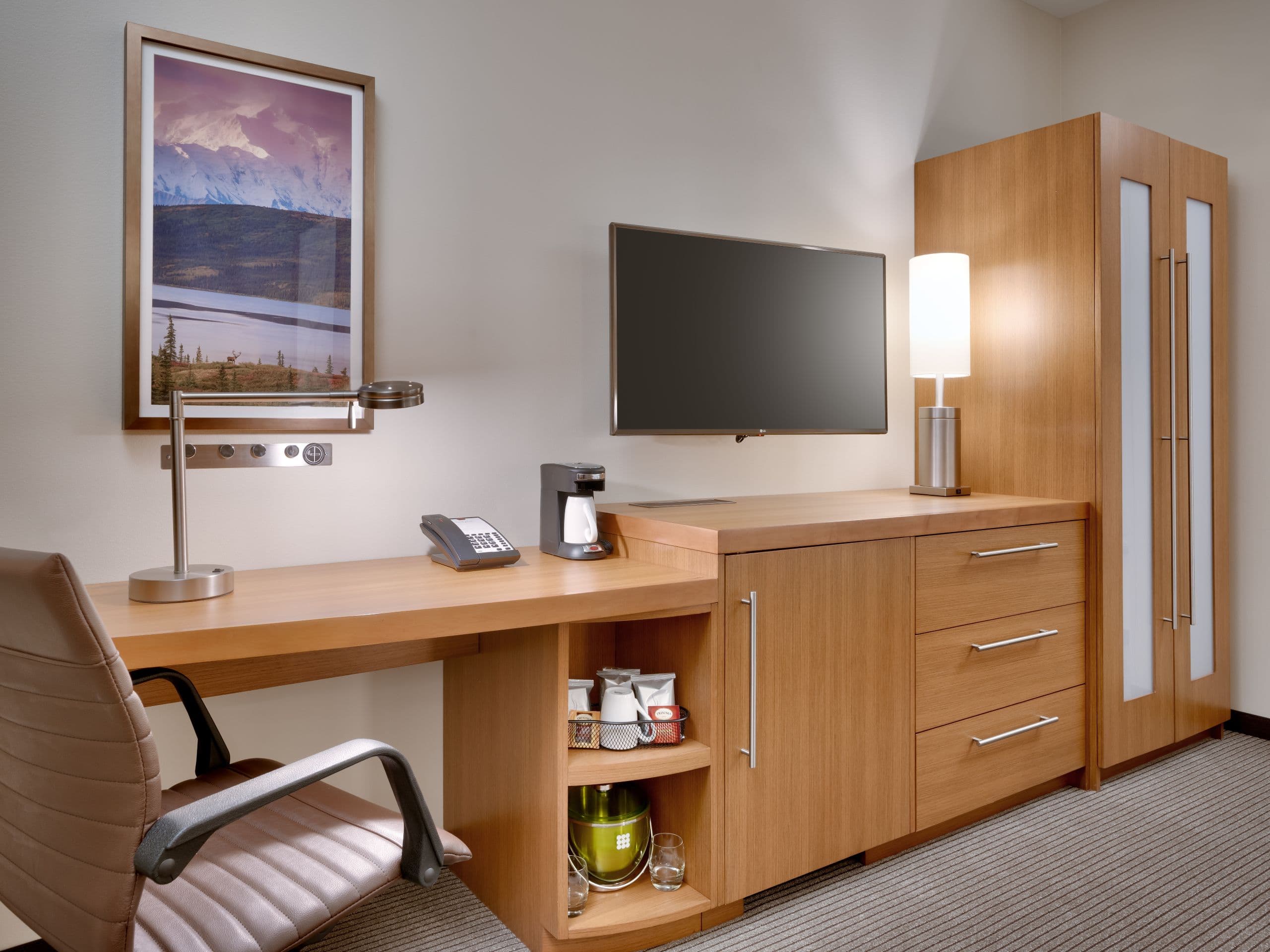 Contemporary Hotel Rooms near the University of Alaska anchorage| Hyatt ...