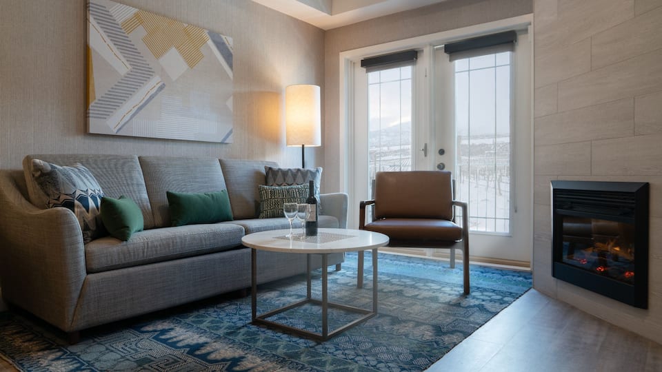 Osoyoos Hotel near NK’MIP Desert Cultural Centre | Spirit Ridge