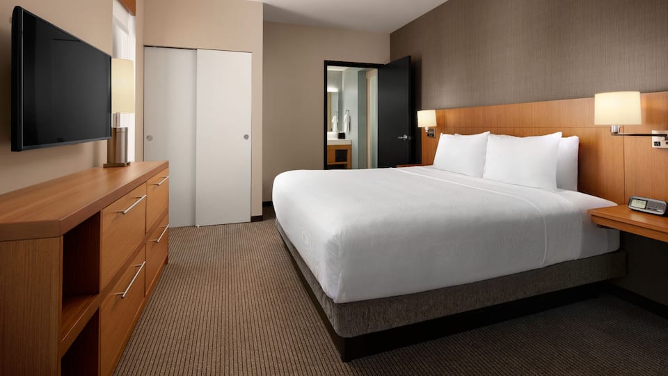 Contemporary Hotel Near Calgary Airport | Hyatt Place Calgary Airport