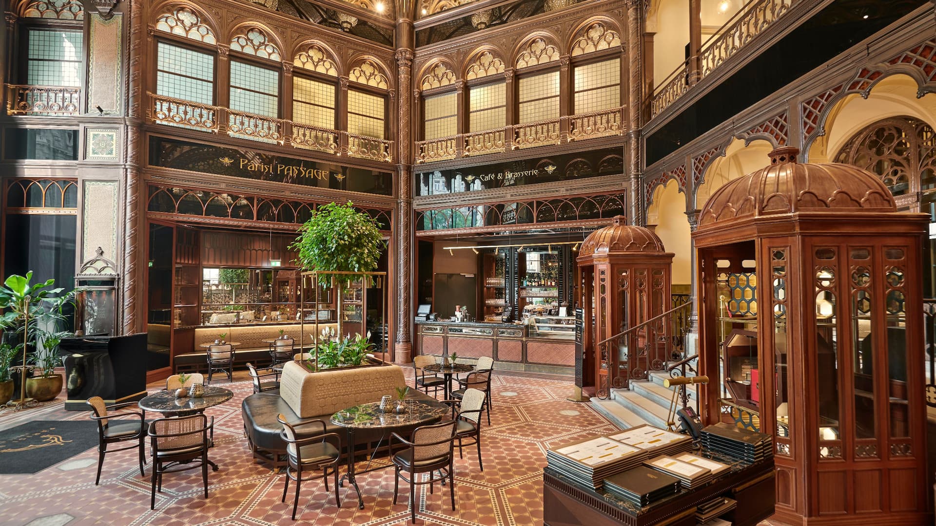 Restaurant and Bar Near Vaci Street Budapest | Parisi Udvar Hotel