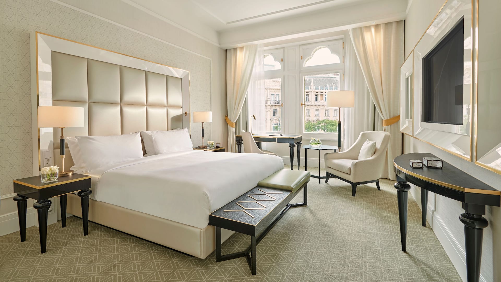 Luxury Hotel Rooms near Fashion Street Budapest | Párisi Udvar Hotel ...