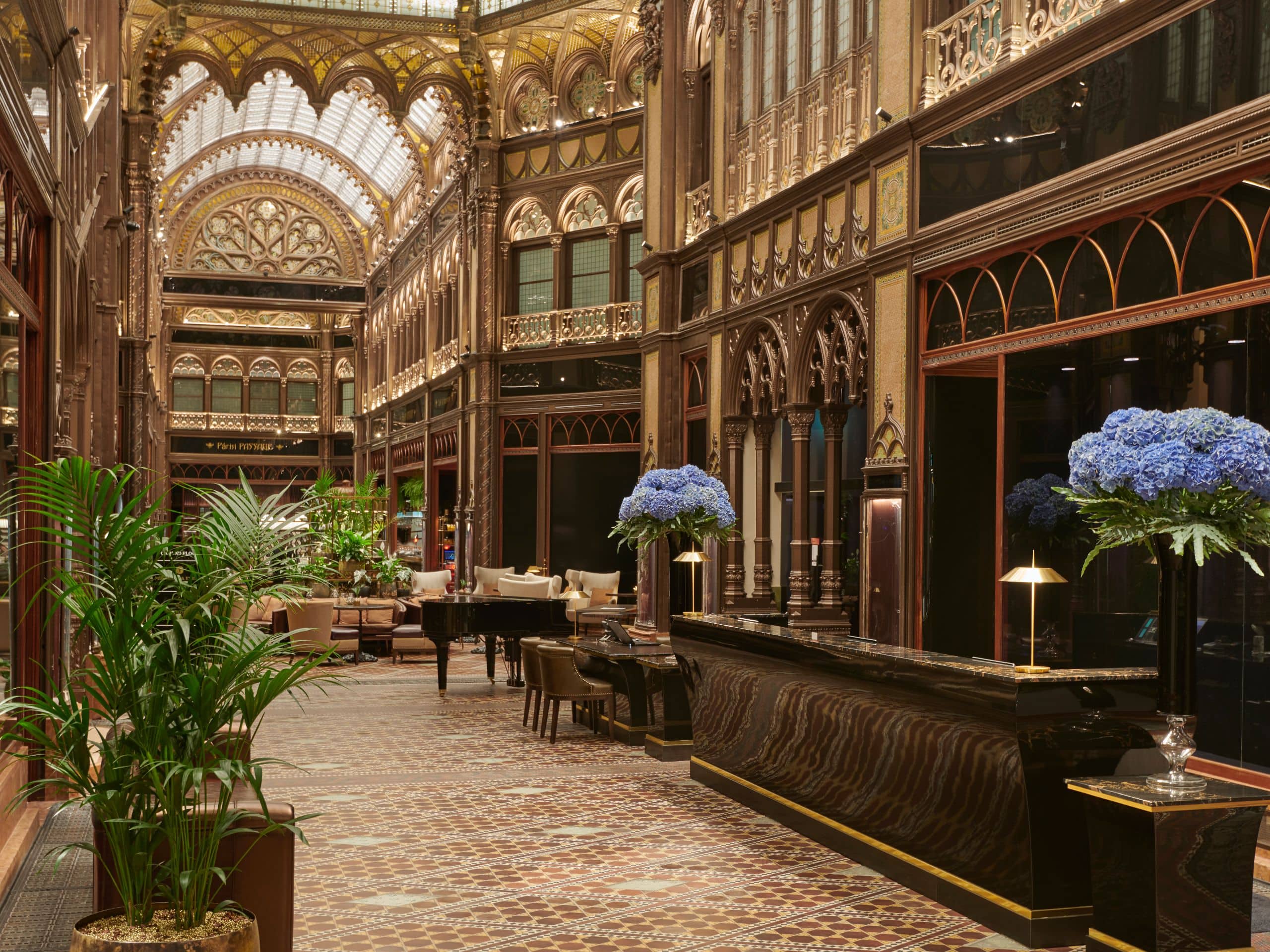 Restaurant and Bar Near Vaci Street Budapest | Parisi Udvar Hotel