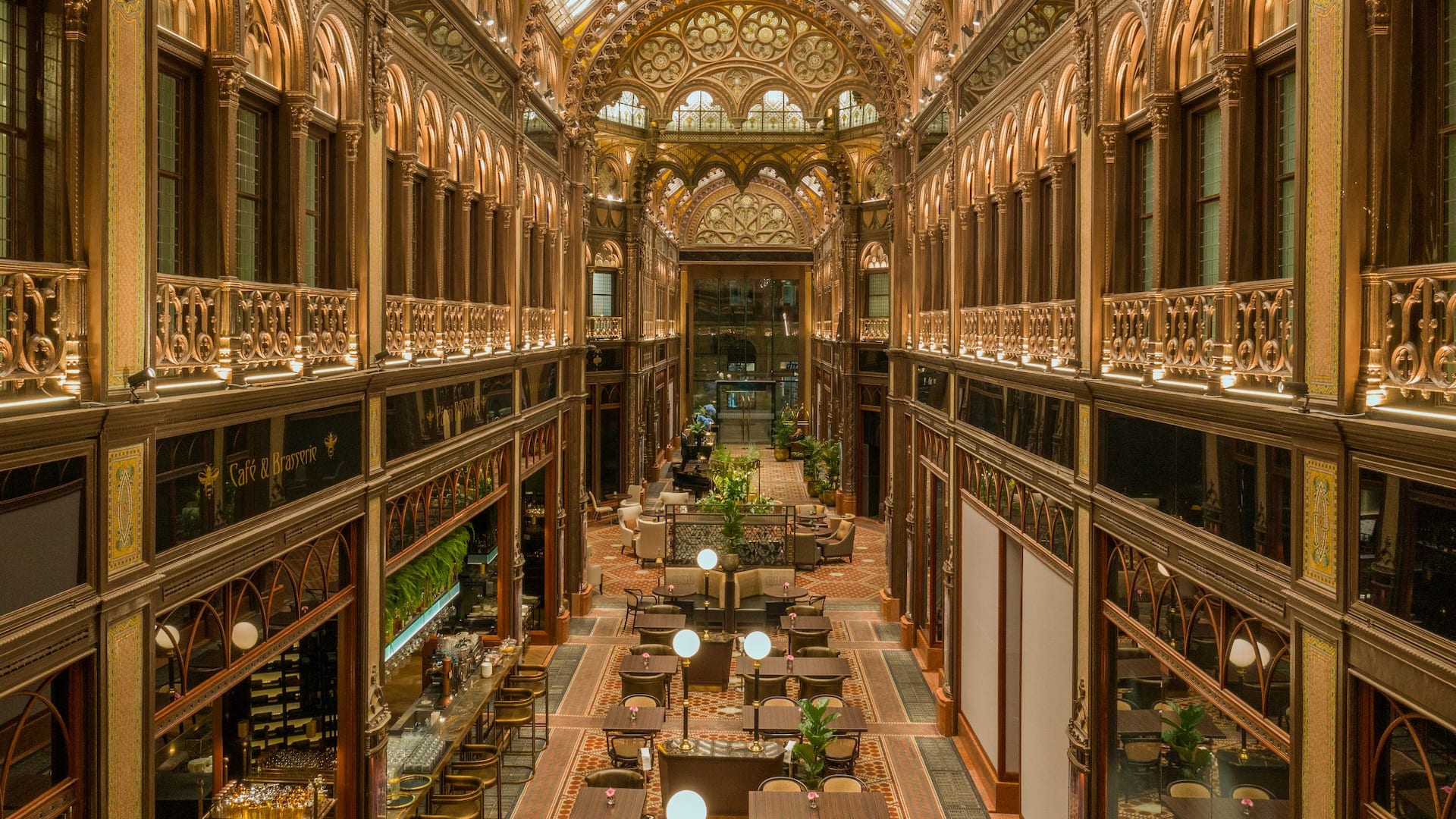 Luxury Hotel Near The Danube River | Párisi Udvar Hotel Budapest