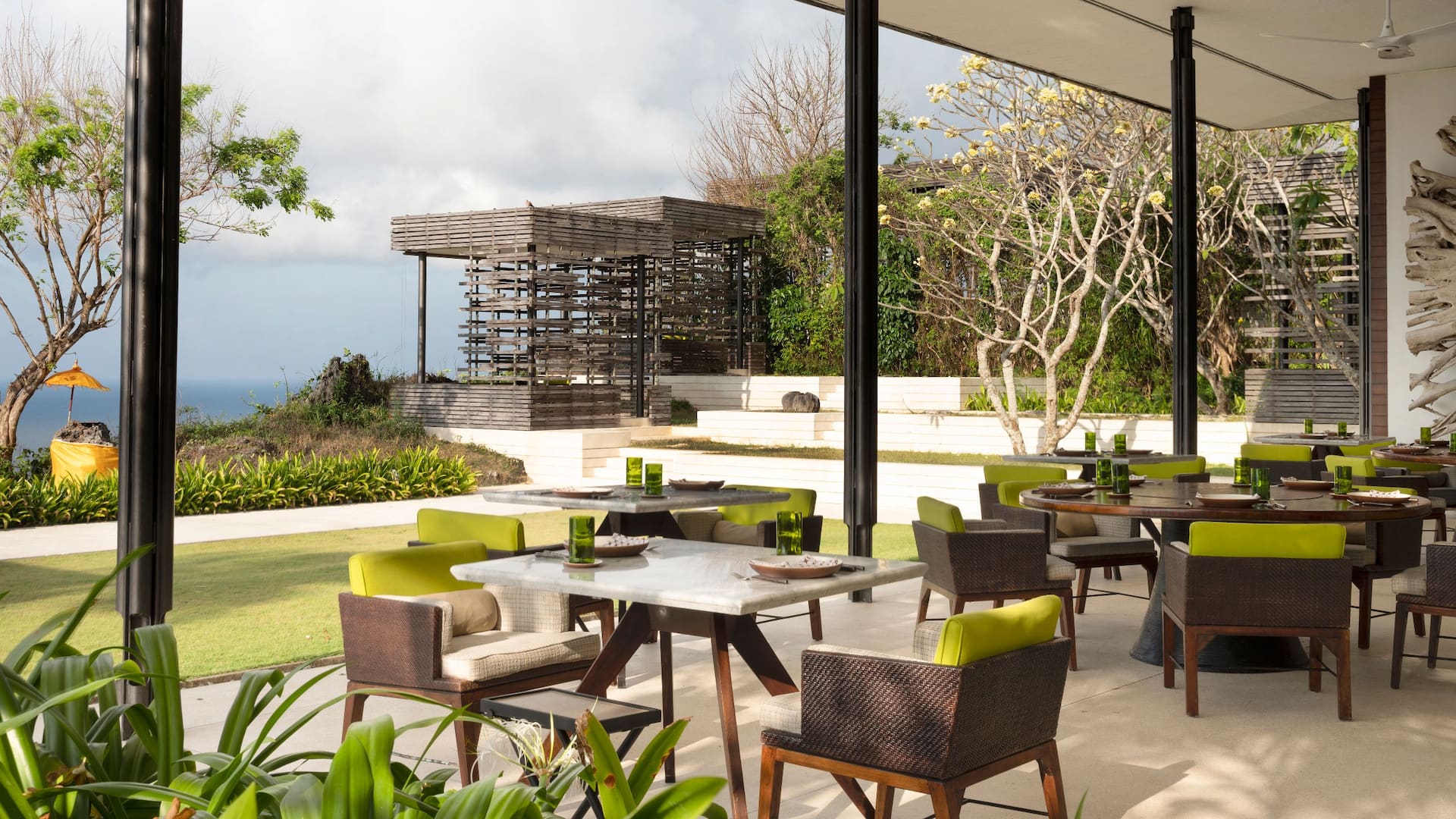 Ocean View Uluwatu Bali Villa Dining & Bar | Alila Villas Uluwatu | Hyatt