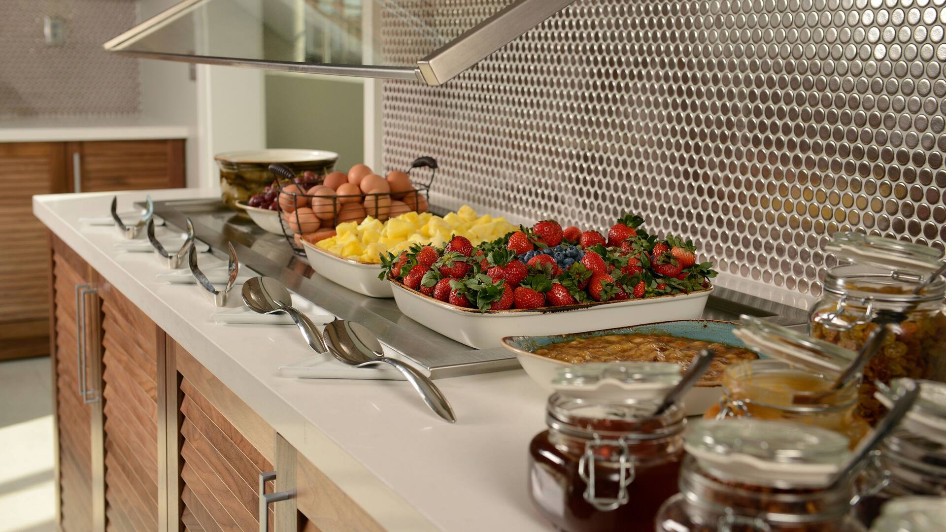 Denver Airport Hotels with Free Breakfast | Hyatt Place Peña Station ...