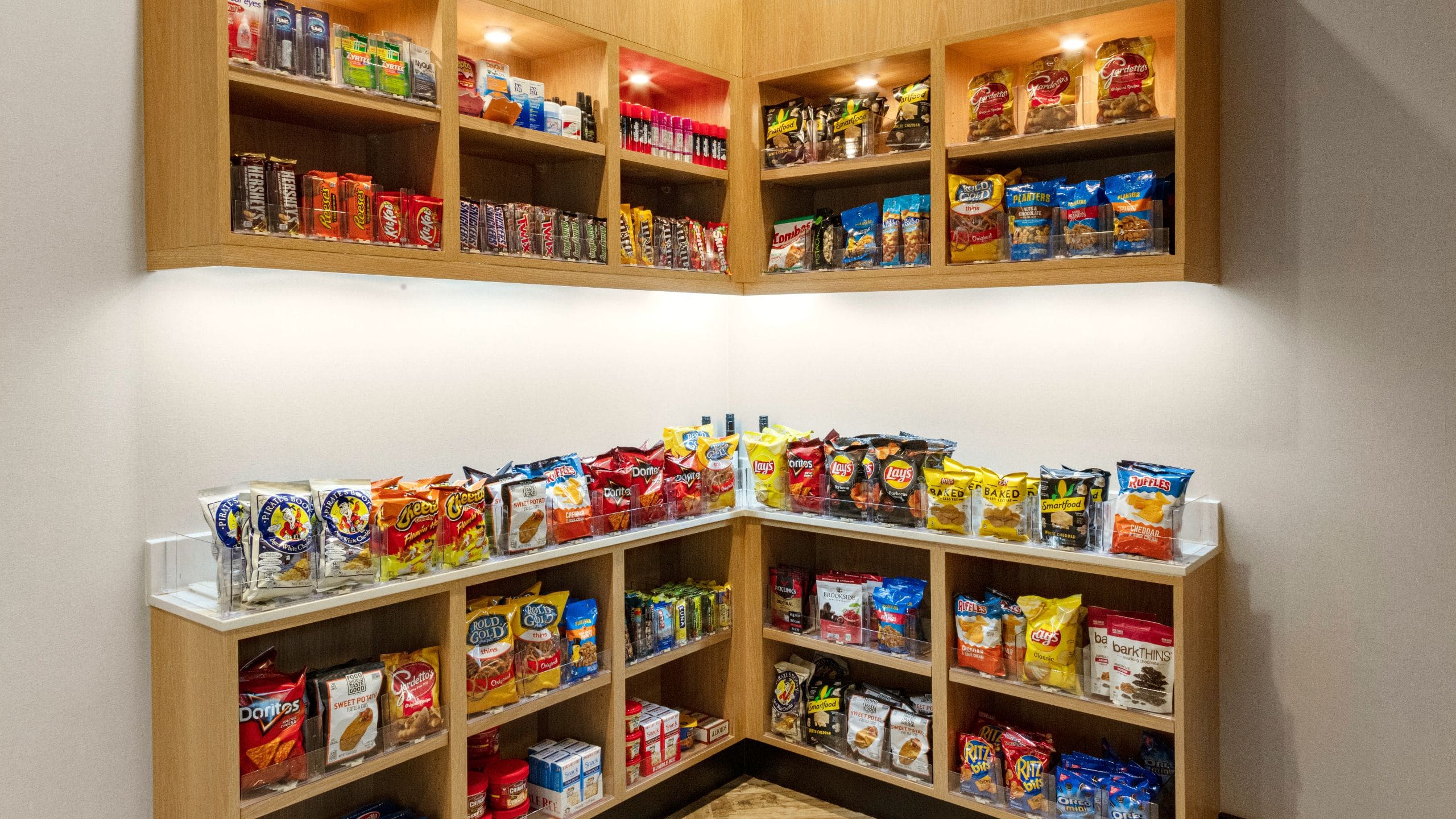 Hotels with Free Breakfast | Hyatt House Nashville Downtown