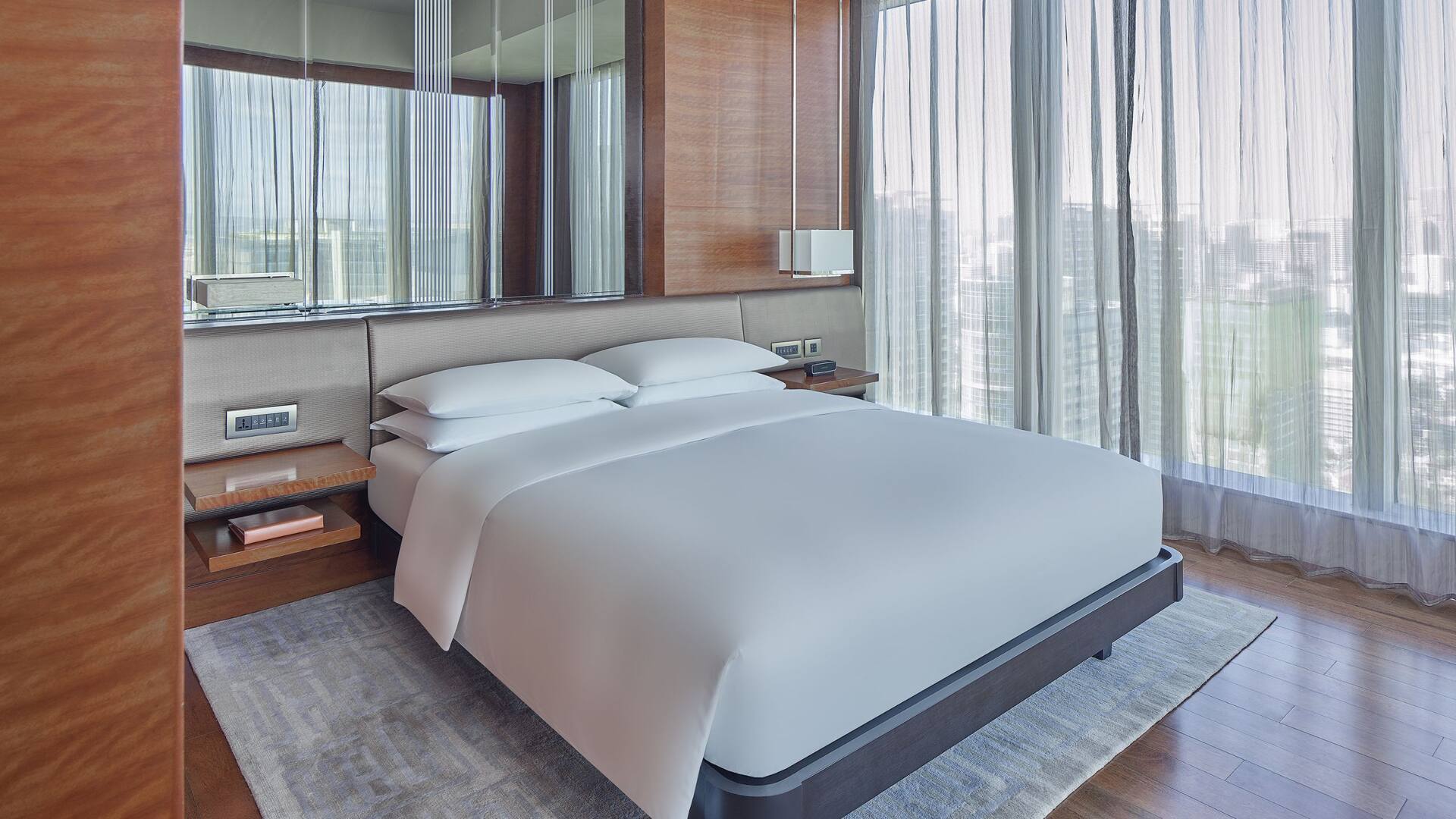 5 Star Luxury Hotels in Taguig | Grand Hyatt Manila