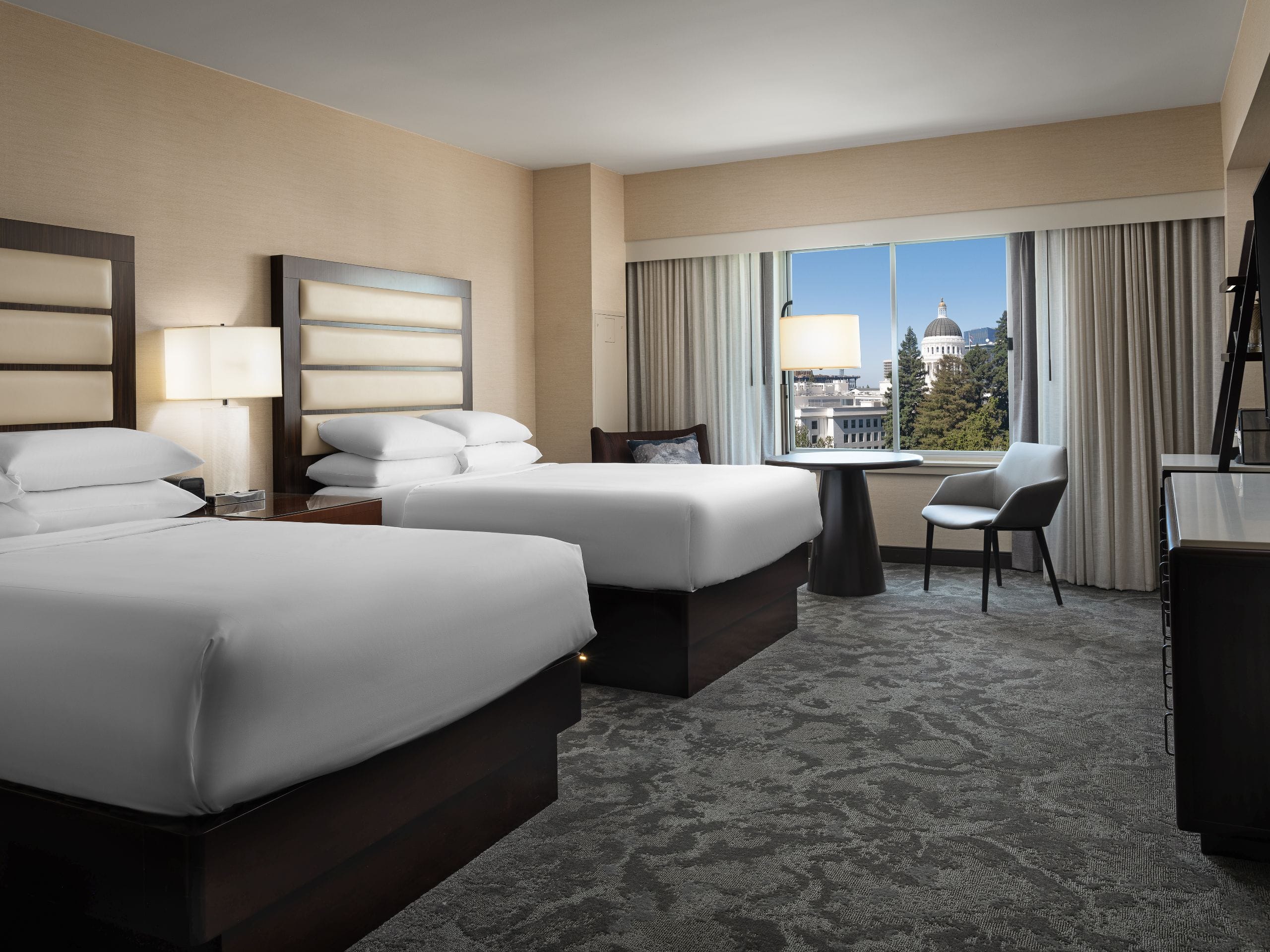 Downtown Sacramento Rooms + Suites | Hyatt Regency Sacramento