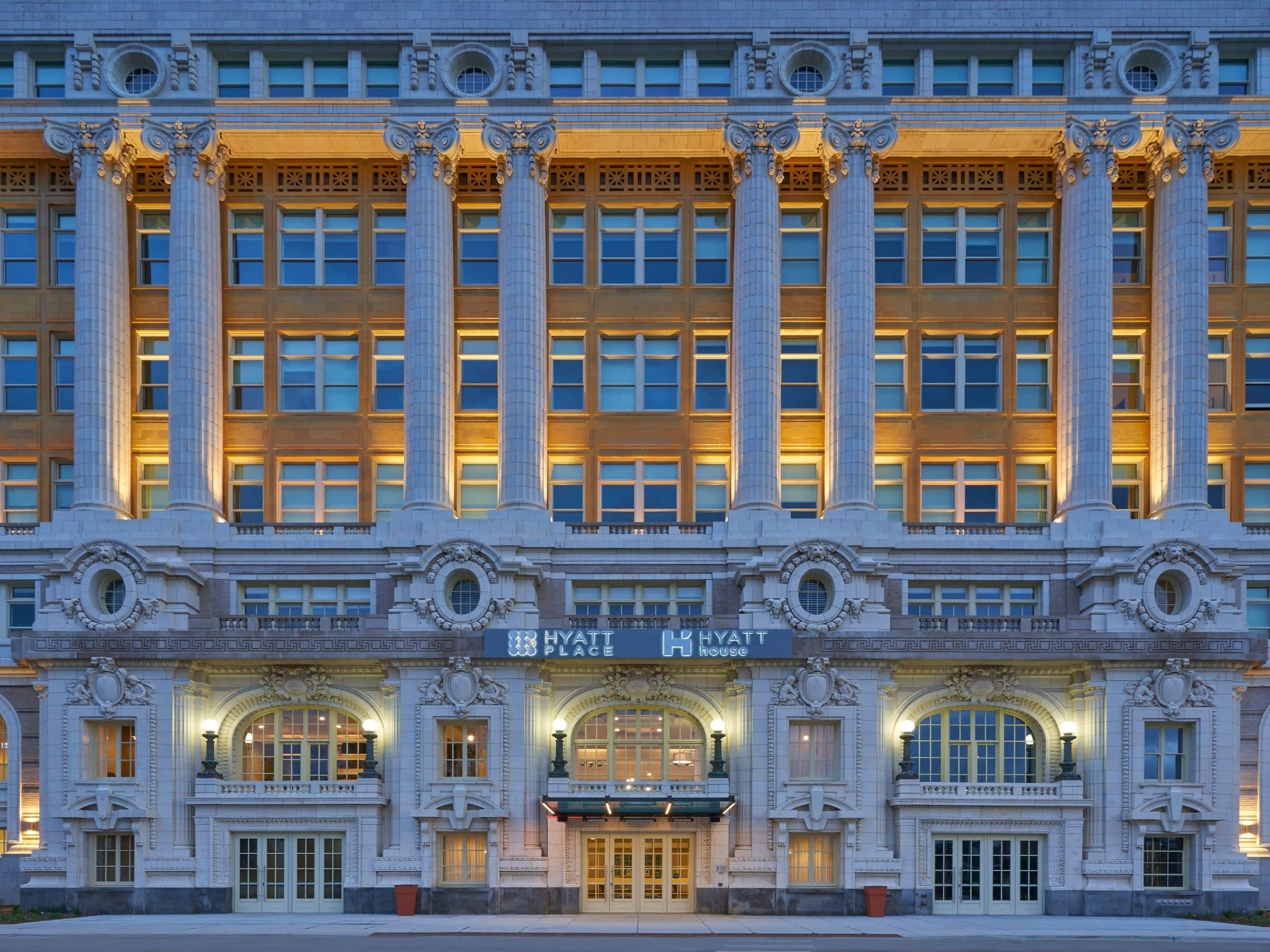 Find rooms & suites in Chicago Medical District.