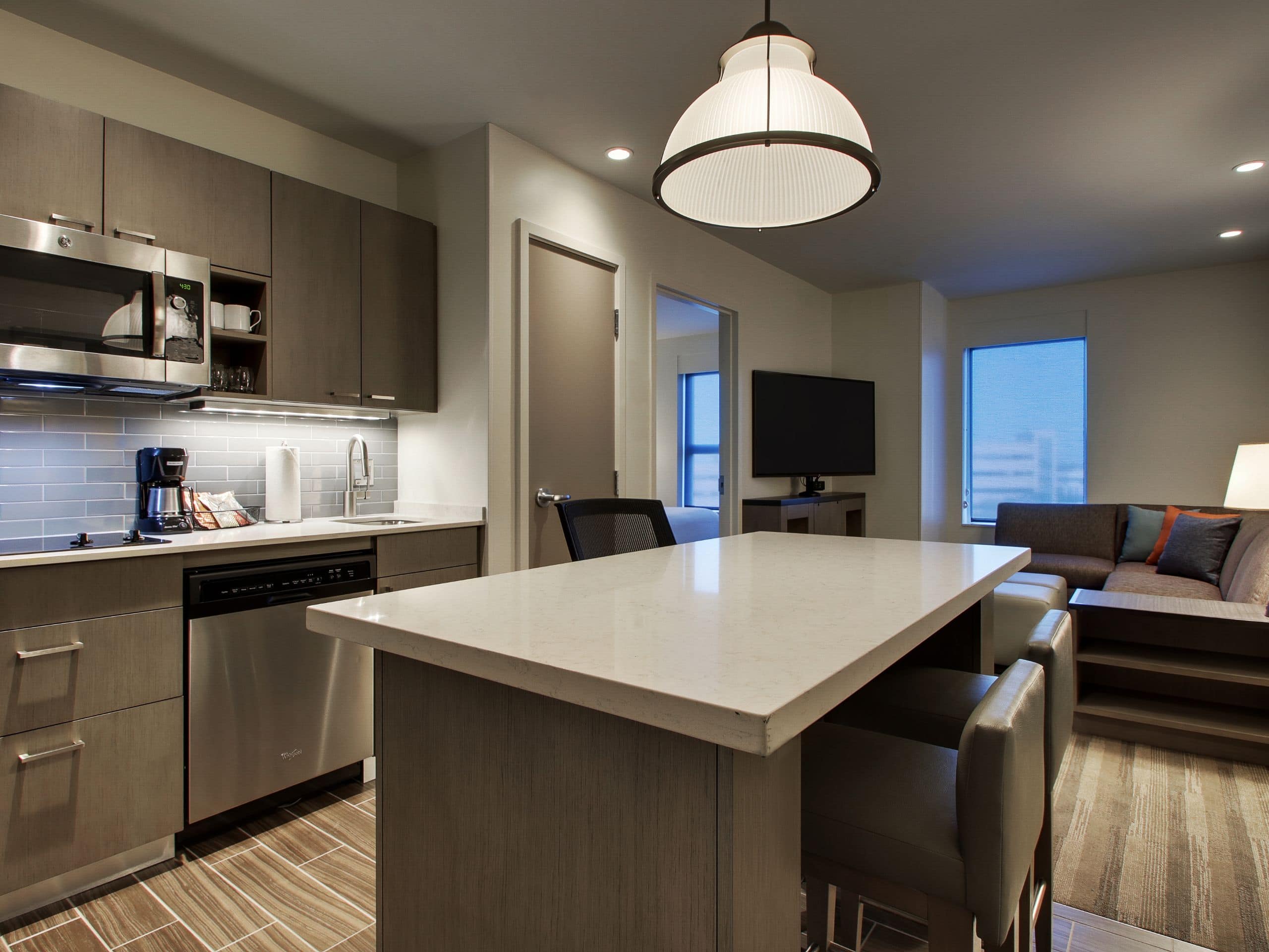 Hotel Rooms and Kitchen Suites in Oak Brook | Hyatt House Chicago / Oak ...