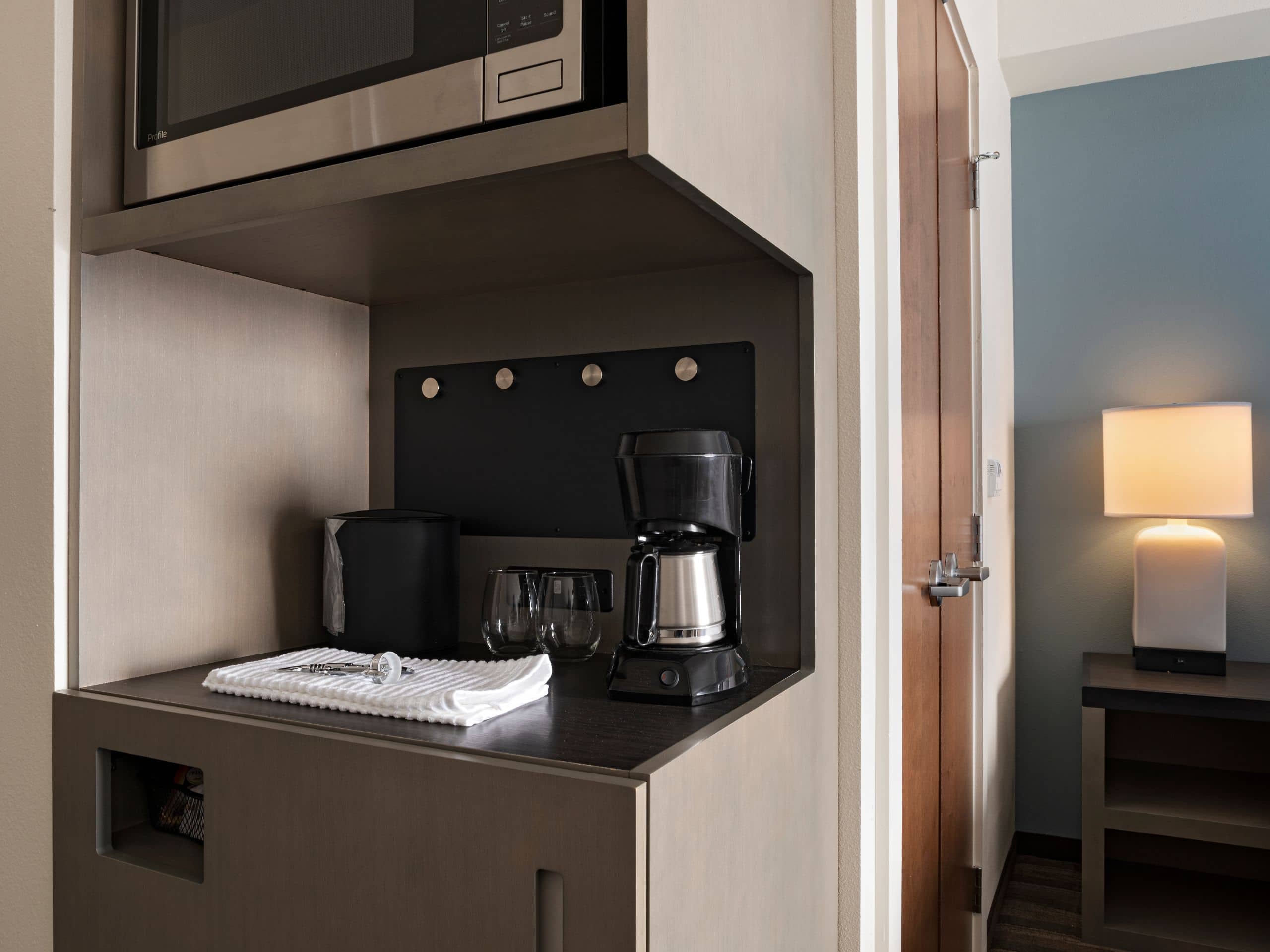 Extended-Stay Rooms near Sitting Bull Falls | Hyatt House Carlsbad