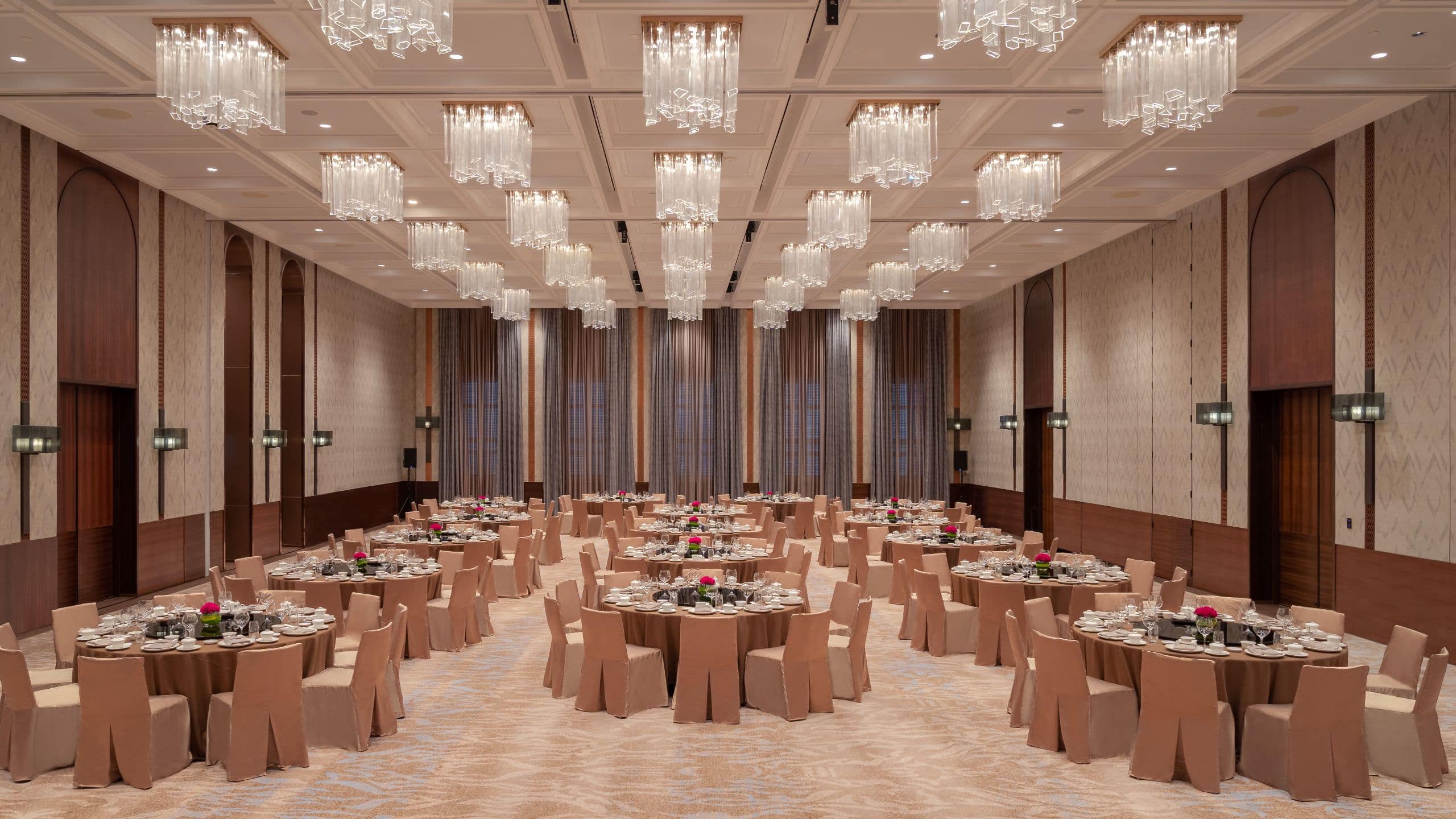 អាពាហ៍ពិពាហ៍នៅរាជធានីភ្នំពេញប្រទេសកម្ពុជា | ហៃយ៉ាត់ រីជិនស៊ី ភ្នំពេញ