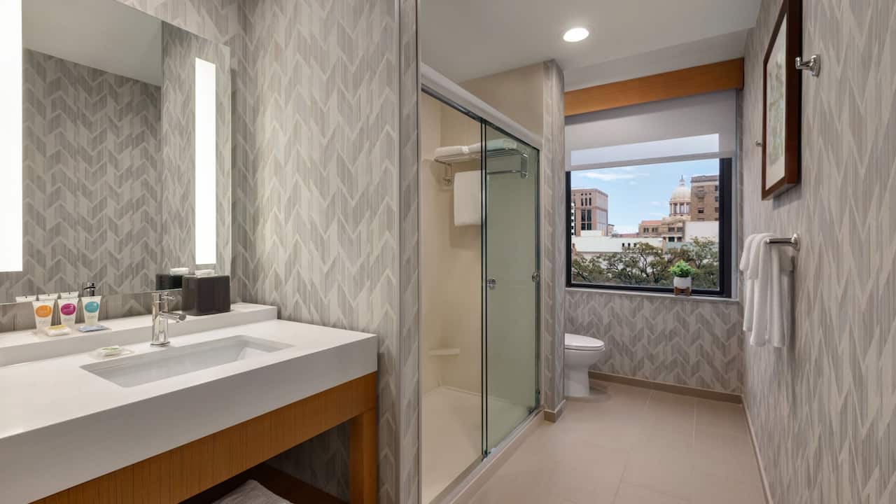 Spacious Hotel Rooms in Downtown Houston | Hyatt Place Houston/Downtown
