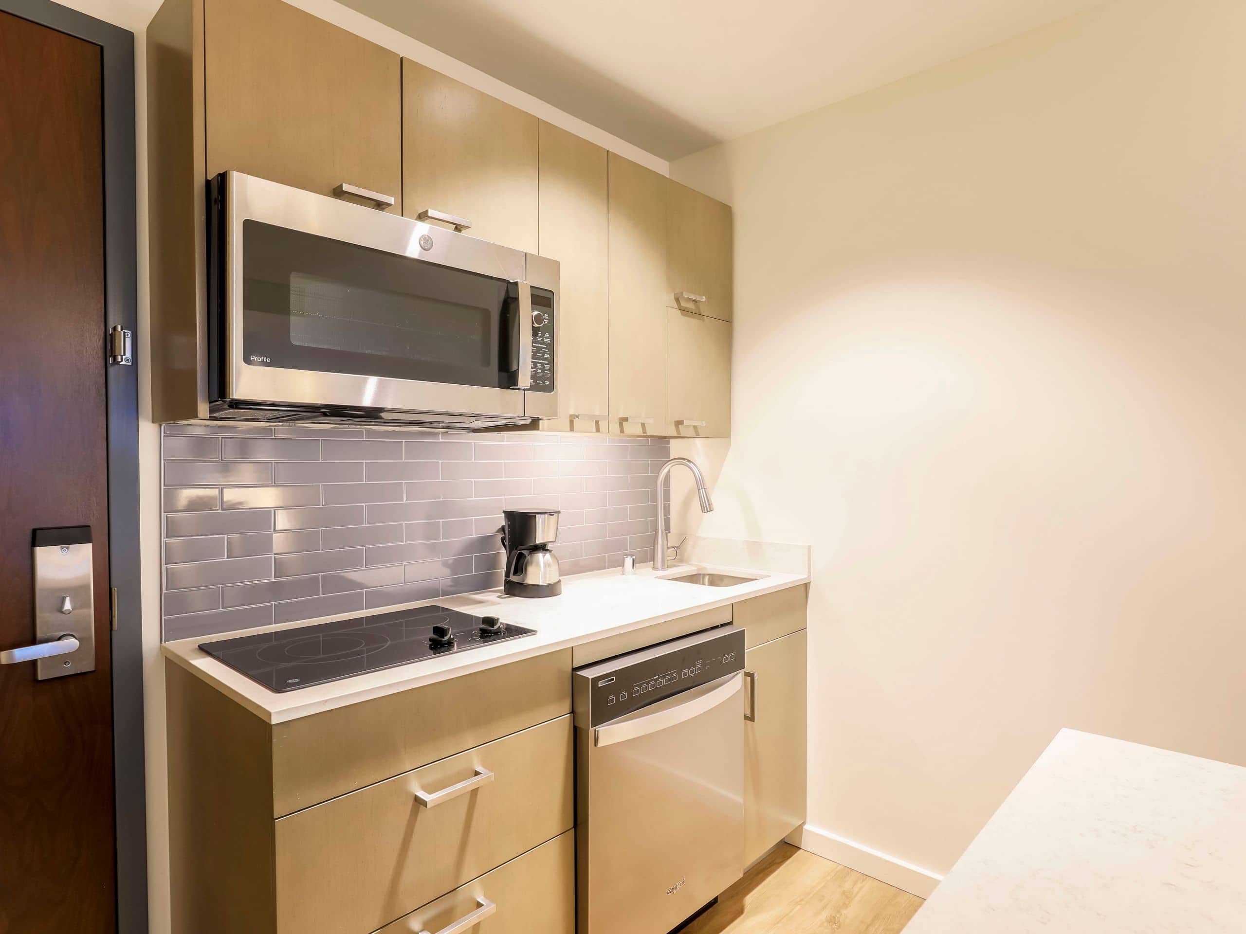 Extended Stay Hotel Rooms in Davis CA | Hyatt House Davis