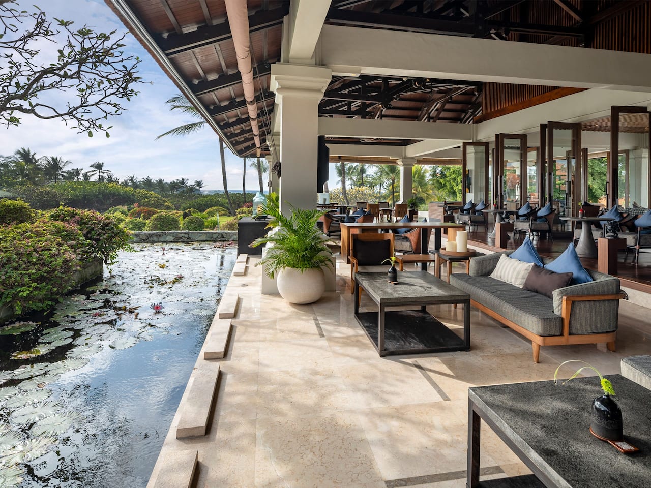 Veranda Lounge & Bar