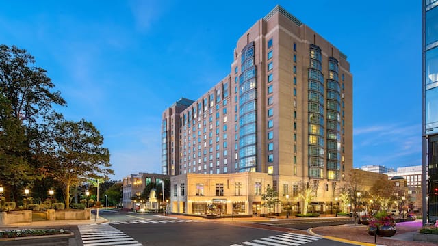 Charming Reston Town Center Hotel | Hyatt Regency Reston