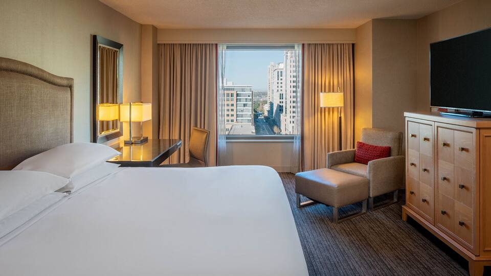 Charming Reston Town Center Hotel | Hyatt Regency Reston