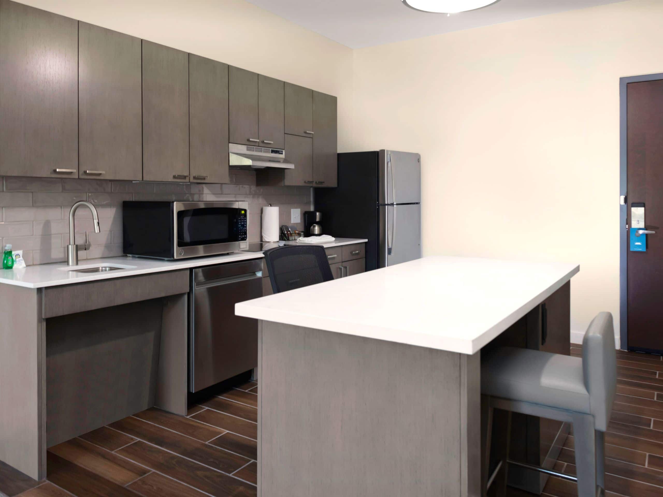 Hotel Room With Kitchen in Charlotte, NC | Hyatt House Rea Farms