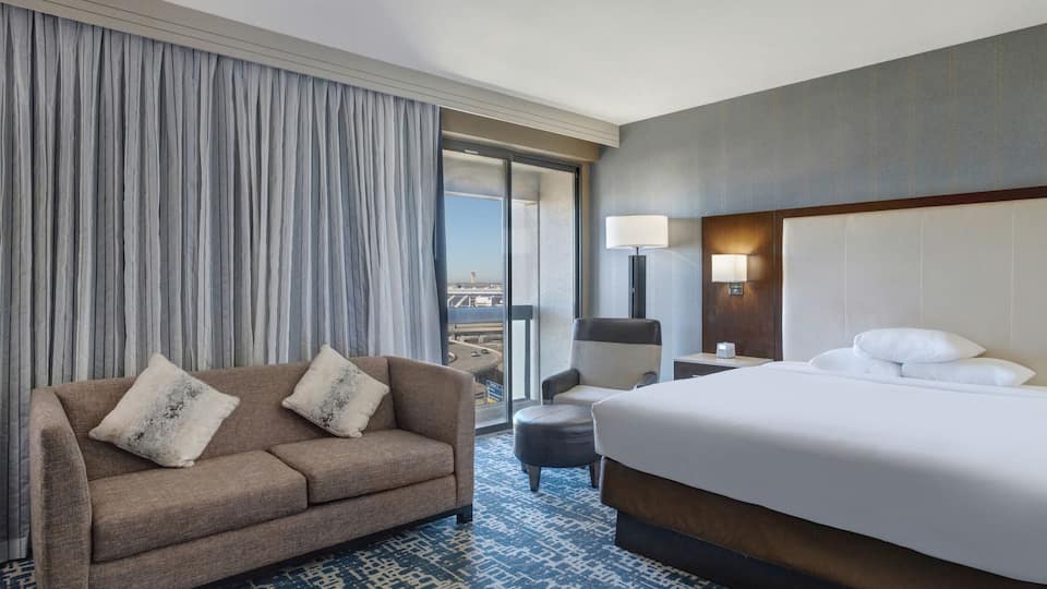 Hotel Inside DFW Airport with Shuttle | Hyatt Regency DFW Airport