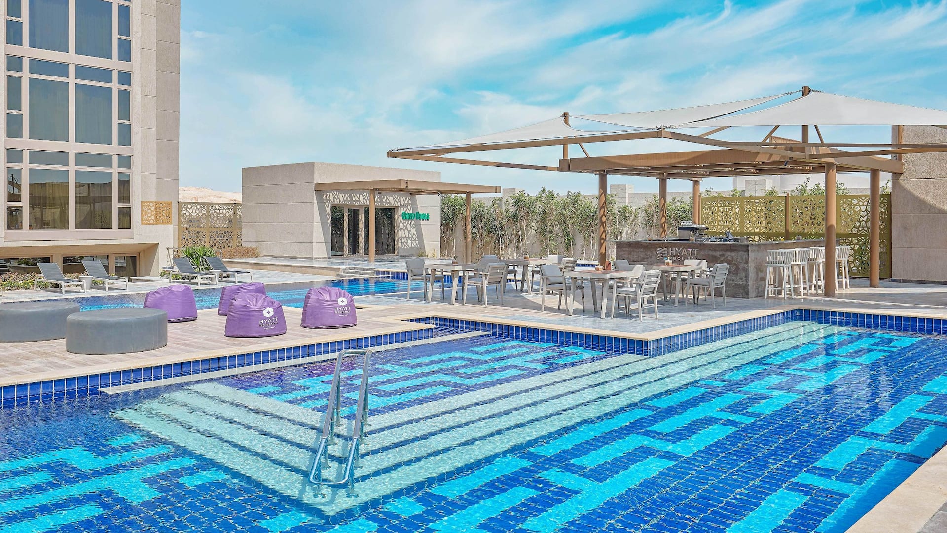 Upscale Restaurants, Bar & Nightclub Near Cairo | Hyatt Regency Cairo West