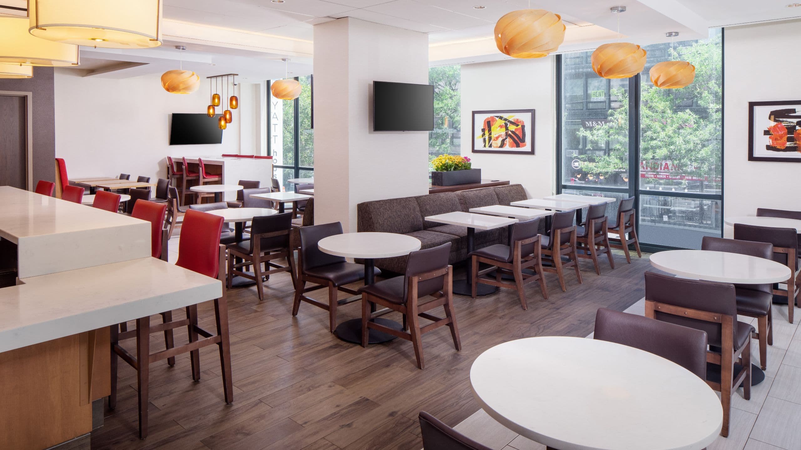 NYC Hotel with Free Breakfast | Hyatt House New York / Chelsea