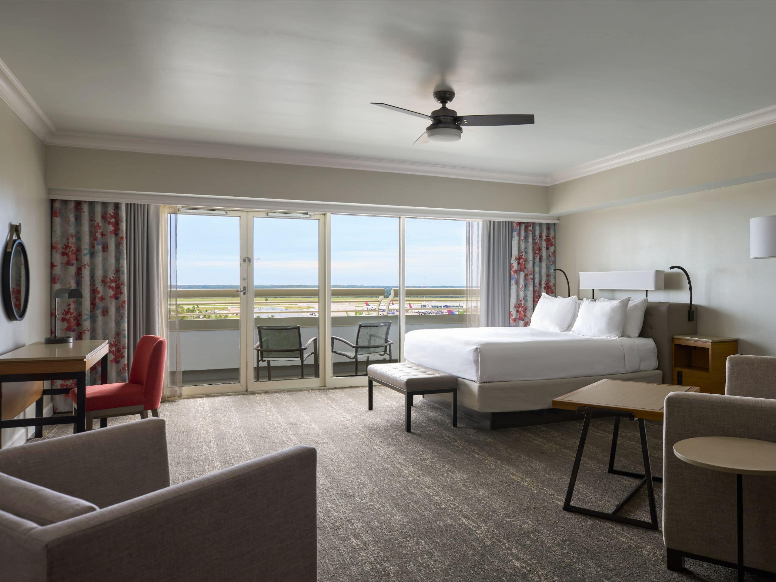 MCO空港近くのホテルの客室とスイート | ハイアット リージェンシー オーランド インターナショナル エアポート