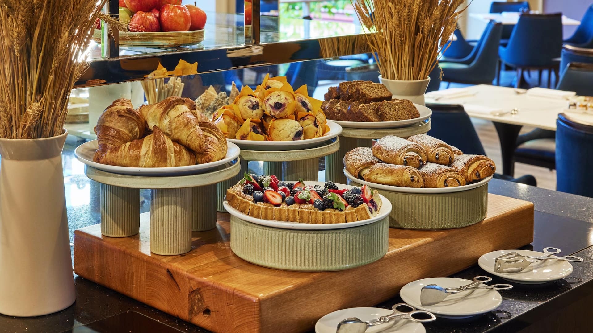 The Promenade Café | Hyatt Hotel Canberra – A Park Hyatt Hotel