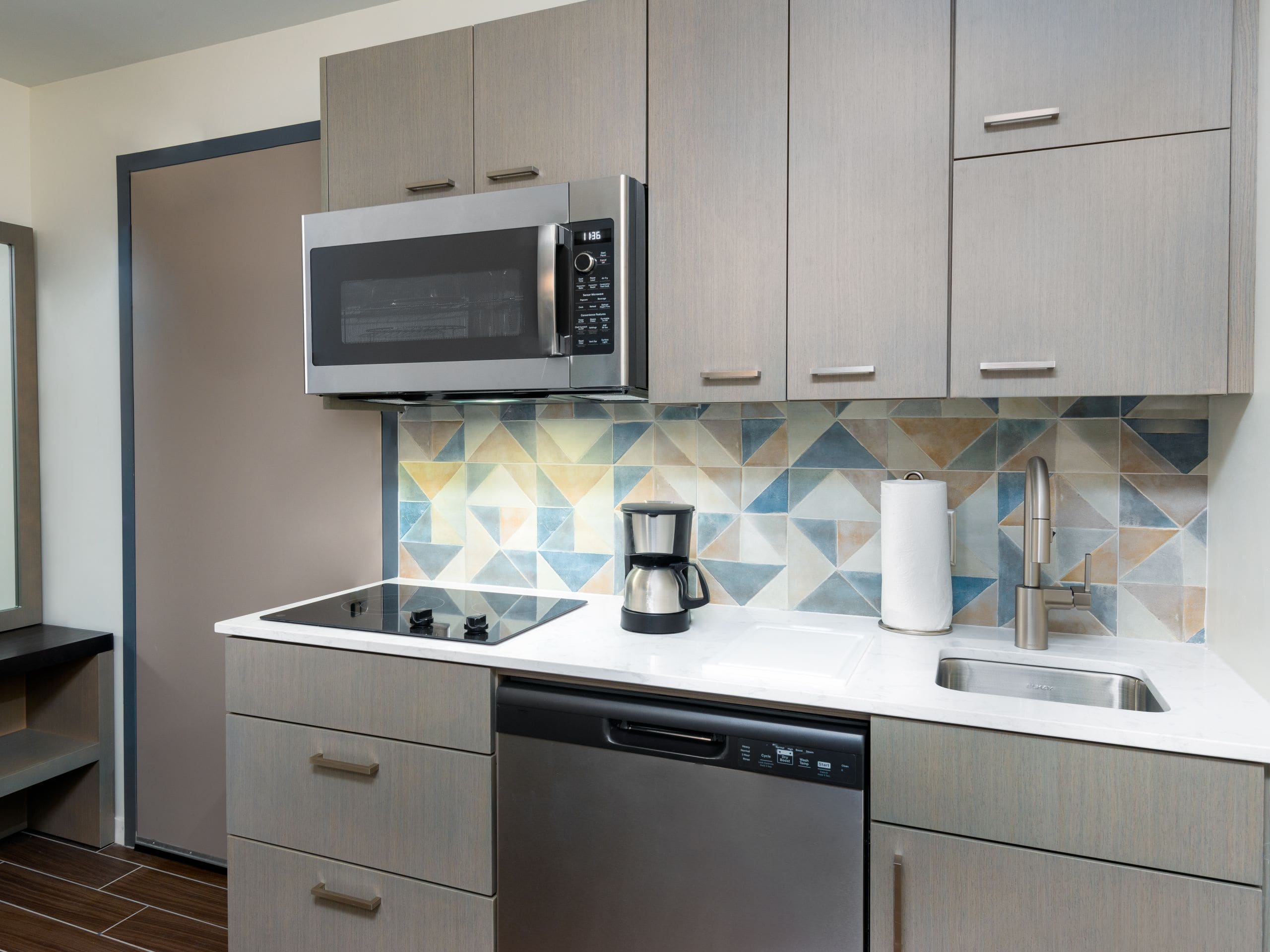 Hotel Suites Near Orlando Airport | Hyatt House Orlando Airport