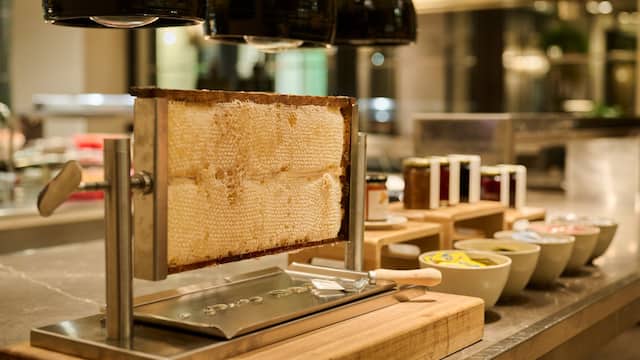 Collins Kitchen | Restaurant & Bar | Grand Hyatt Melbourne