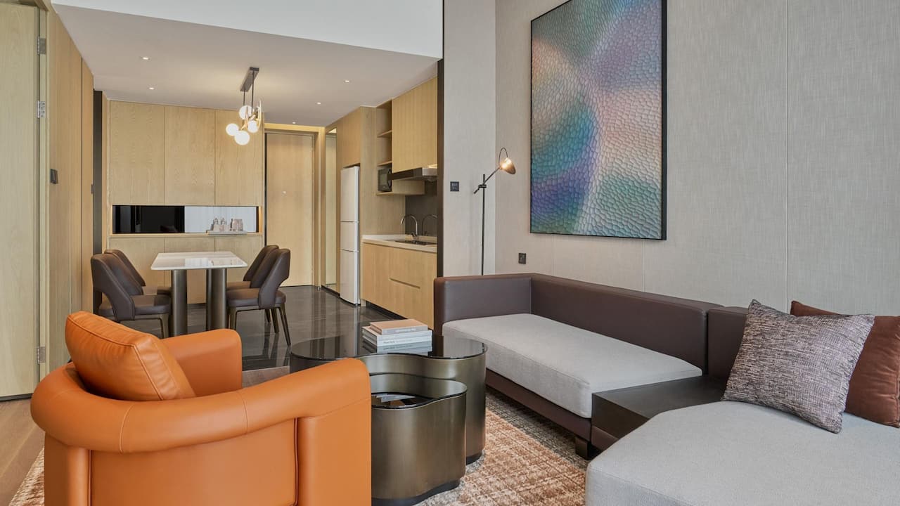 Modern Upscale Hotel Next to the Bajiaowan International Convention and ...